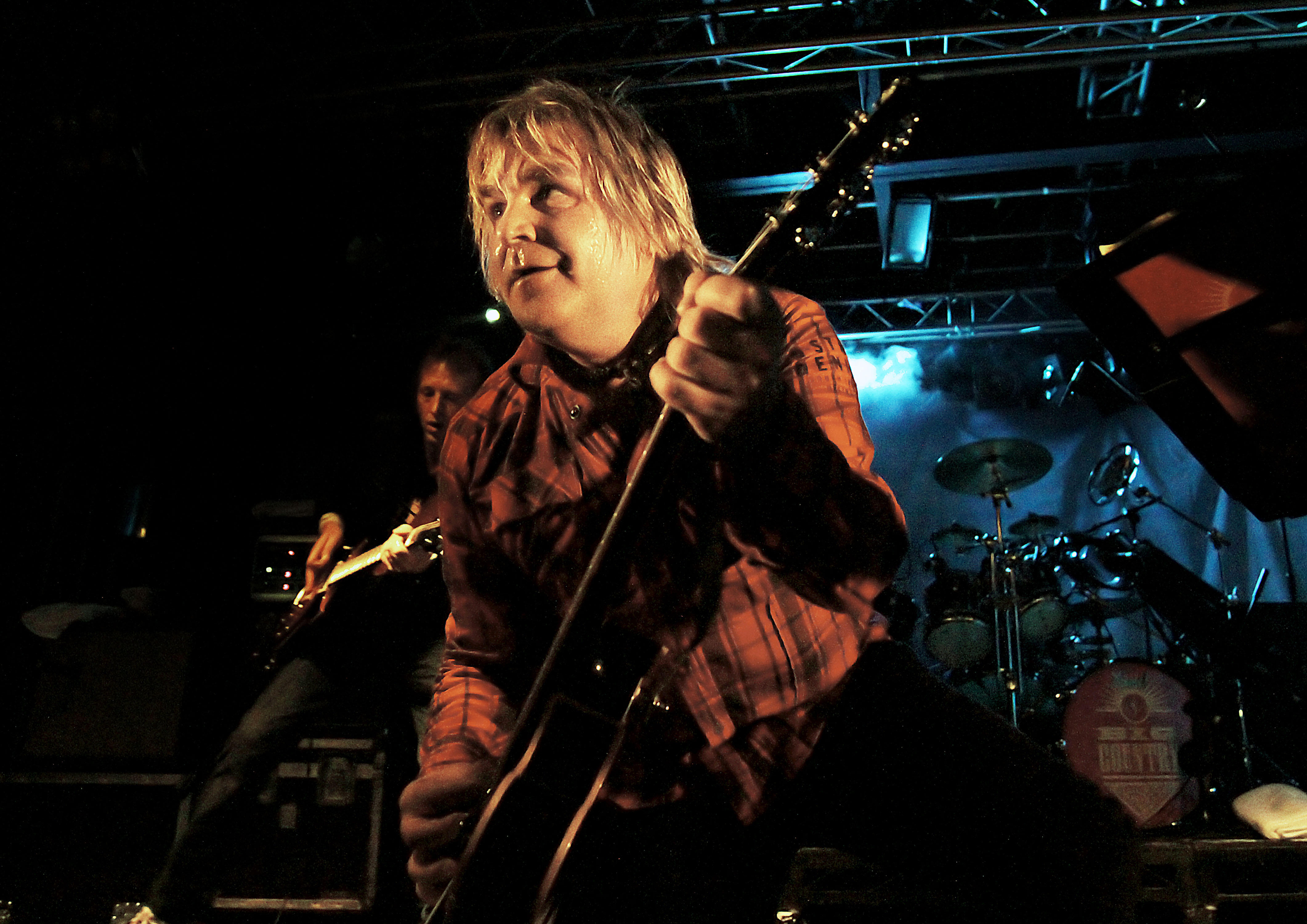The Alarm frontman Mike Peters dies from blood cancer | News - Hits ...