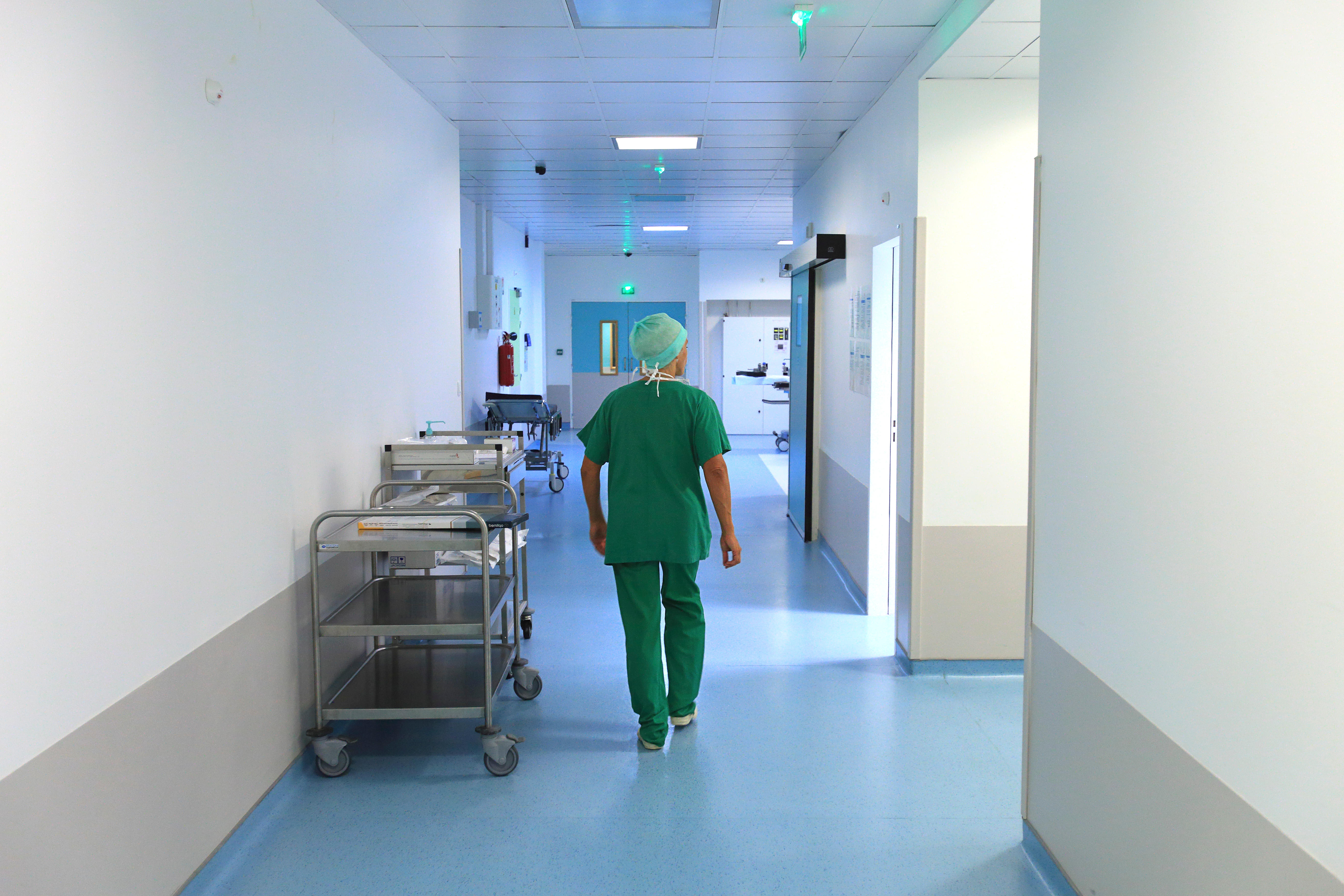 Nurses and doctors in Wales call for end of ' endemic corridor care'