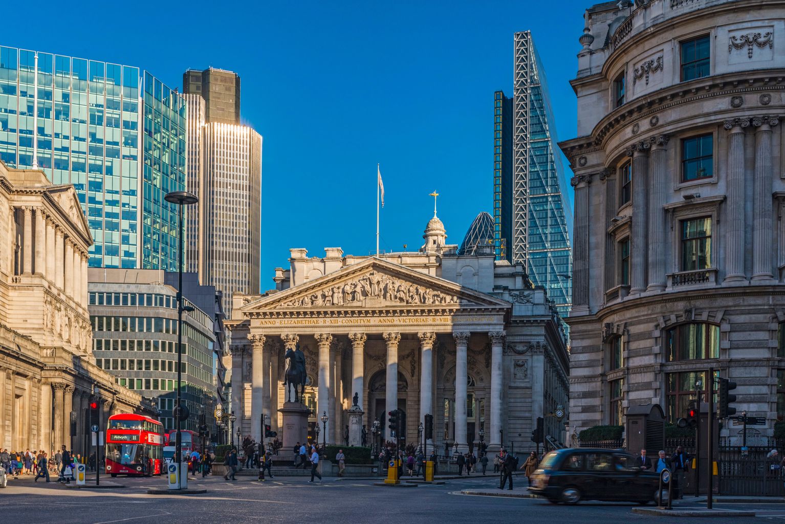 Interest rate cut expected at midday | News - Hits Radio 00s