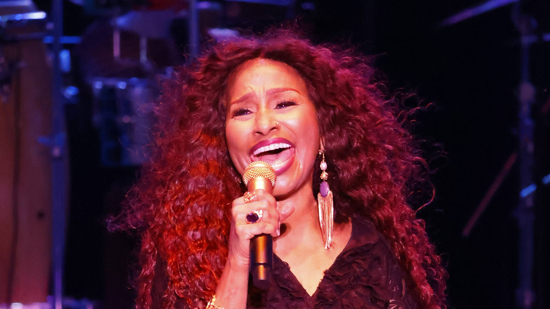 Chaka Khan brings out Stevie Wonder on stage for surprise performance