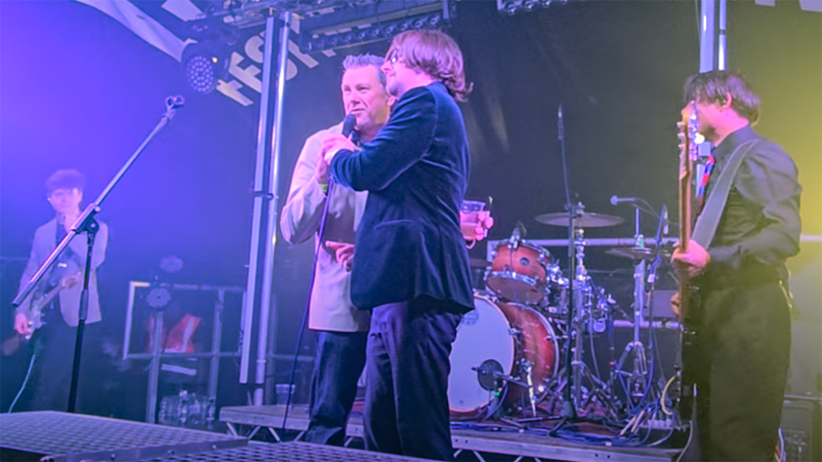 Watch Pulp drummer Nick Banks play 'Disco 2000' with tribute band Pulp'd