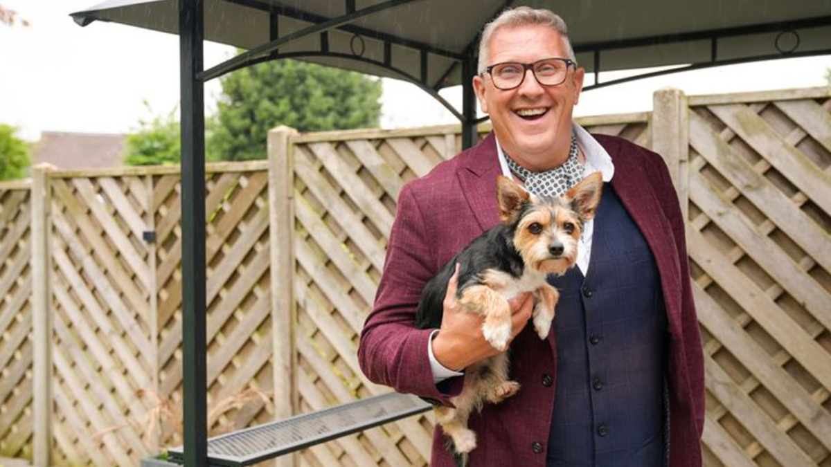 How do I apply to go on Dogs Behaving (Very) Badly