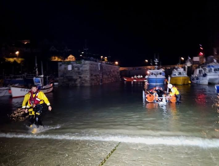 Mobile phone light helps in Cornwall rescue mission