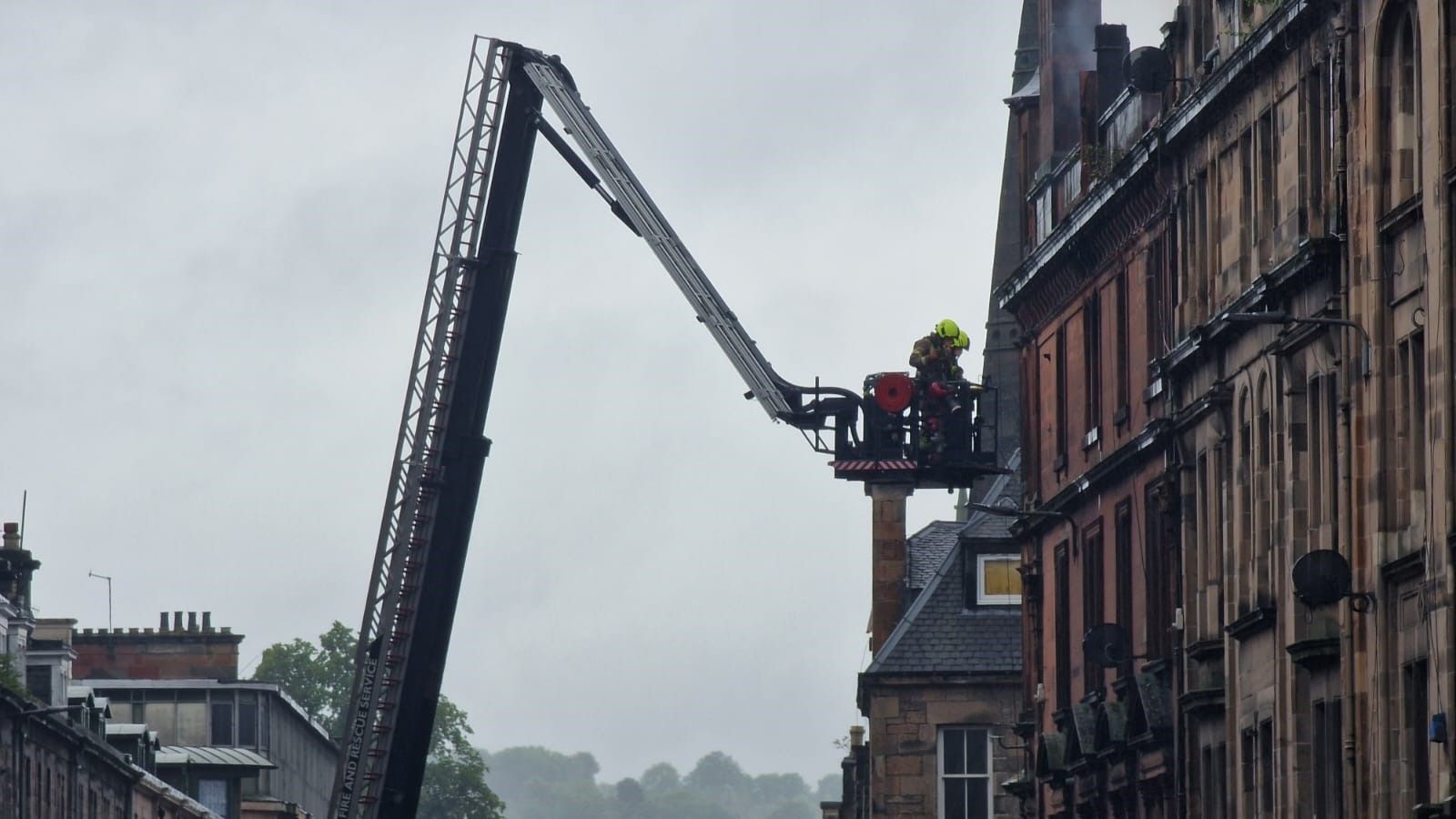 Man killed and 8-year-old girl injured in fire in Perth | News - Tay FM