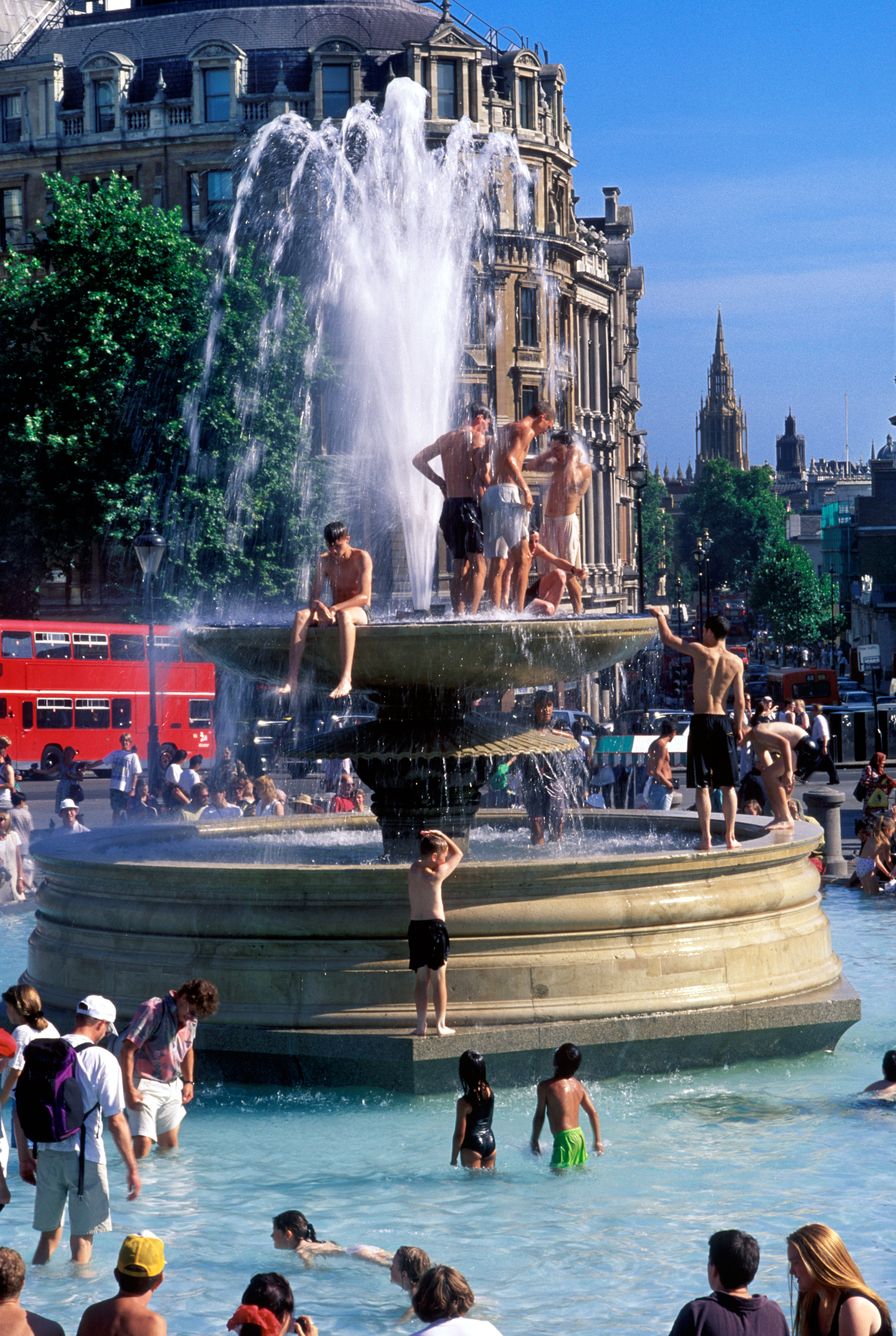 AMBER HEAT-HEALTH ALERT ISSUED FOR ALL REGIONS IN ENGLAND | News ...