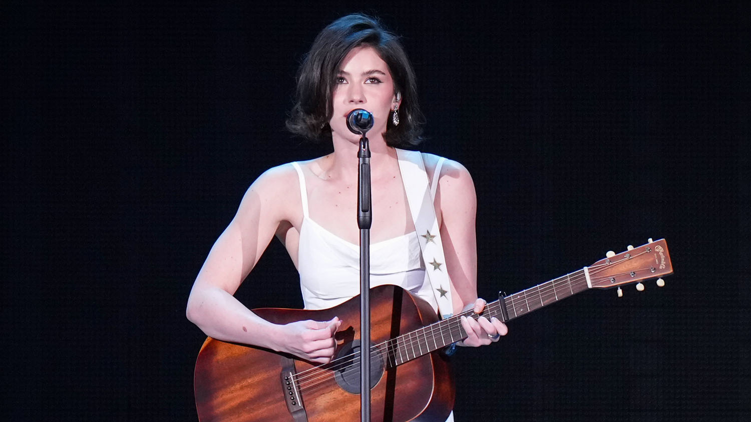 Everything to know about viral 'That's So True' singer Gracie Abrams