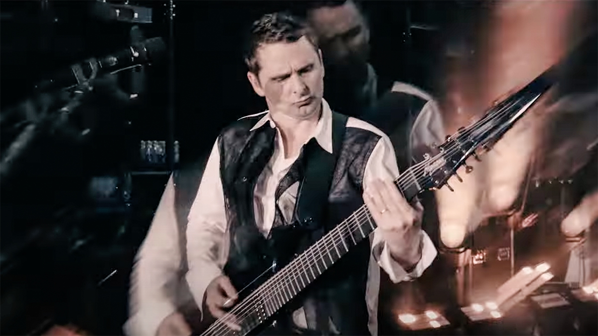 Muse unleash gloriously bombastic new song Unravelling
