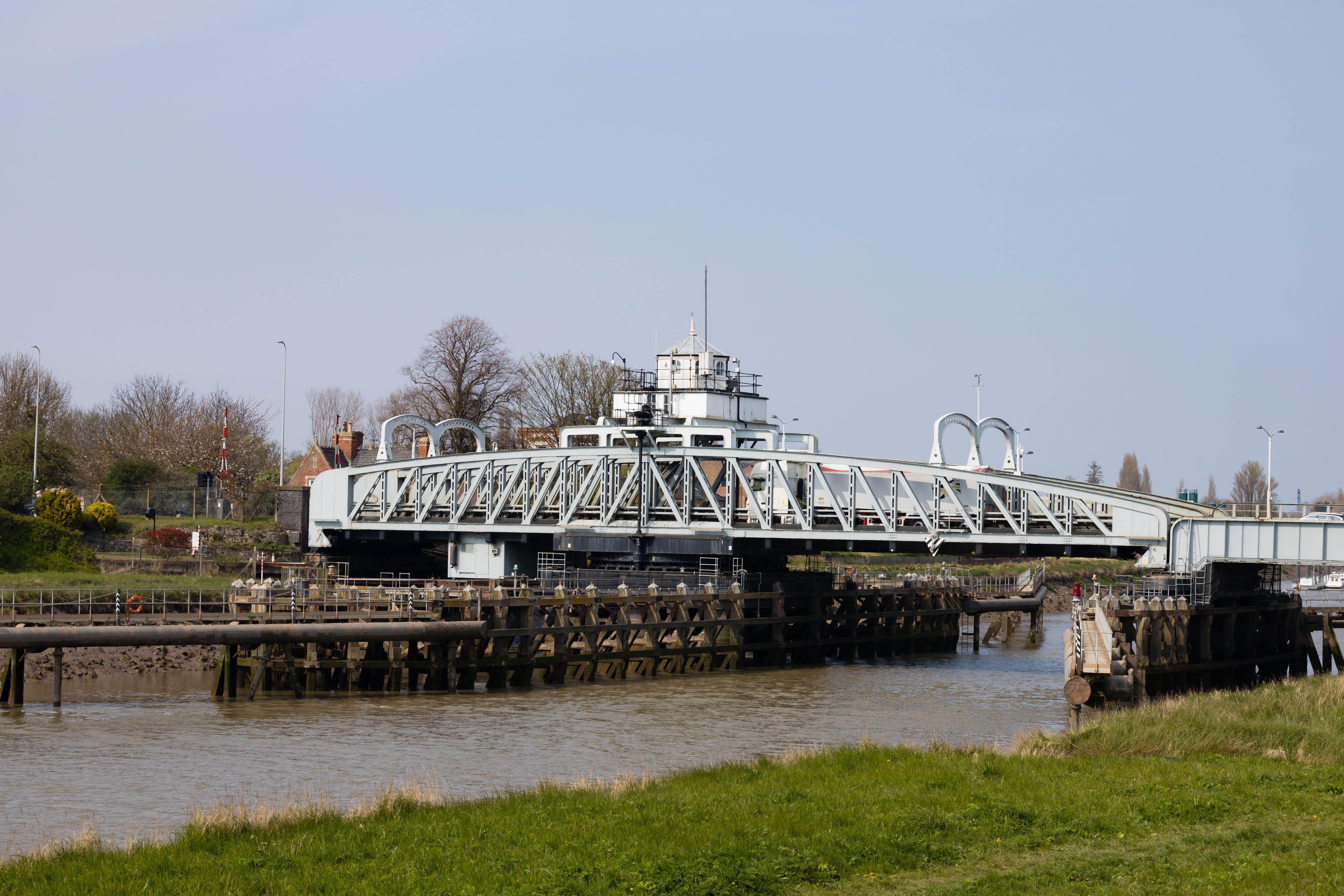 Report highlighting extent of problems with Hull bridges to be looked at