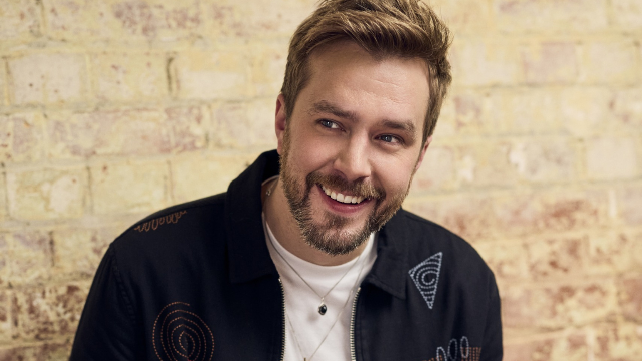 Iain Stirling announces new tour is coming to Belfast!