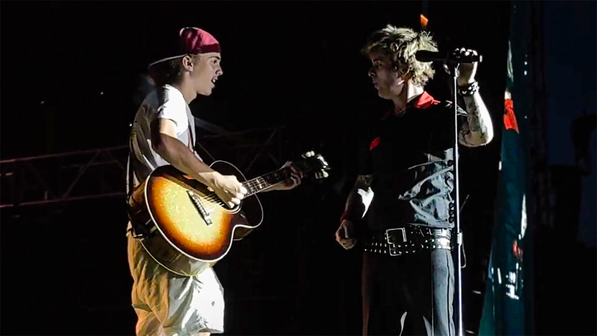 Watch Billie Joe Armstrong boot fan off stage for playing Oasis instead ...