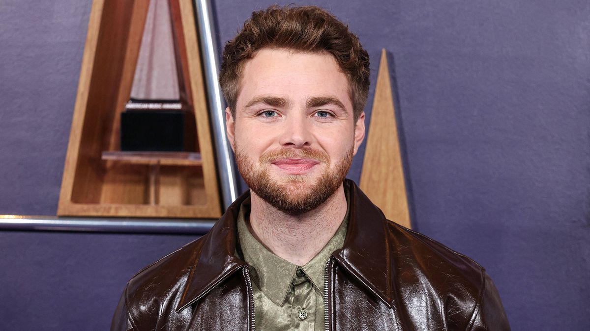 Alex Warren: Get to know the 'Ordinary' singer (2026)