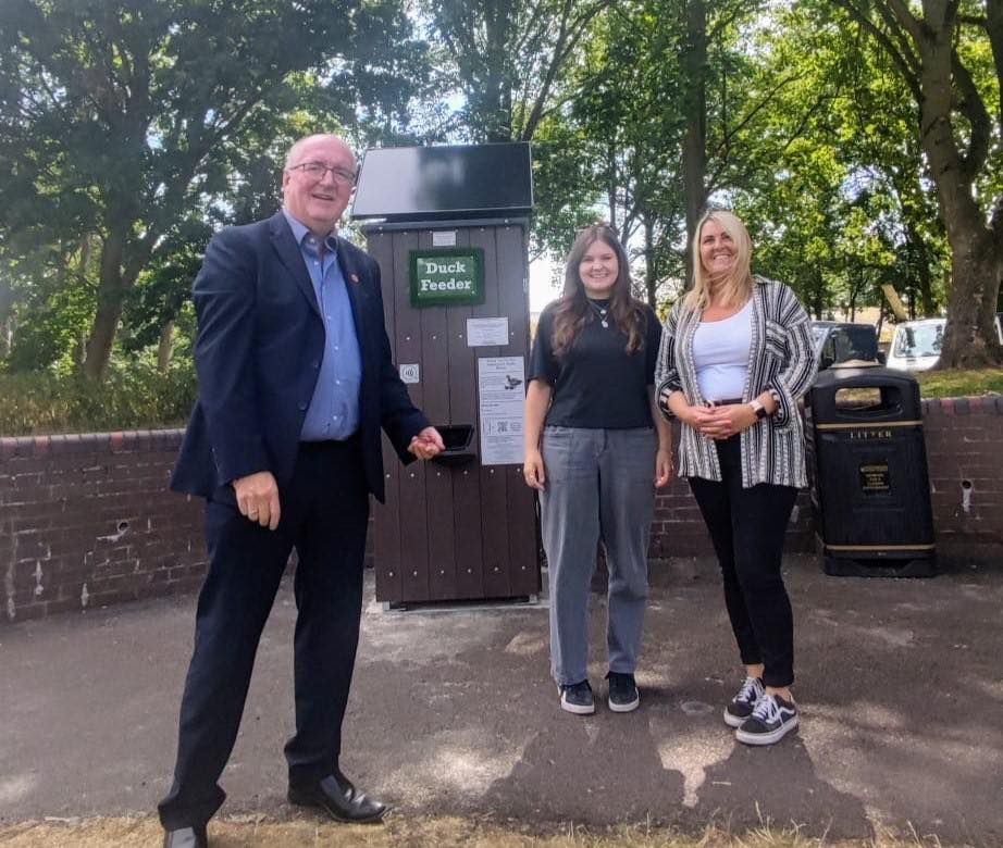 Duck vending machine installed at Worcestershire park | News - Greatest ...