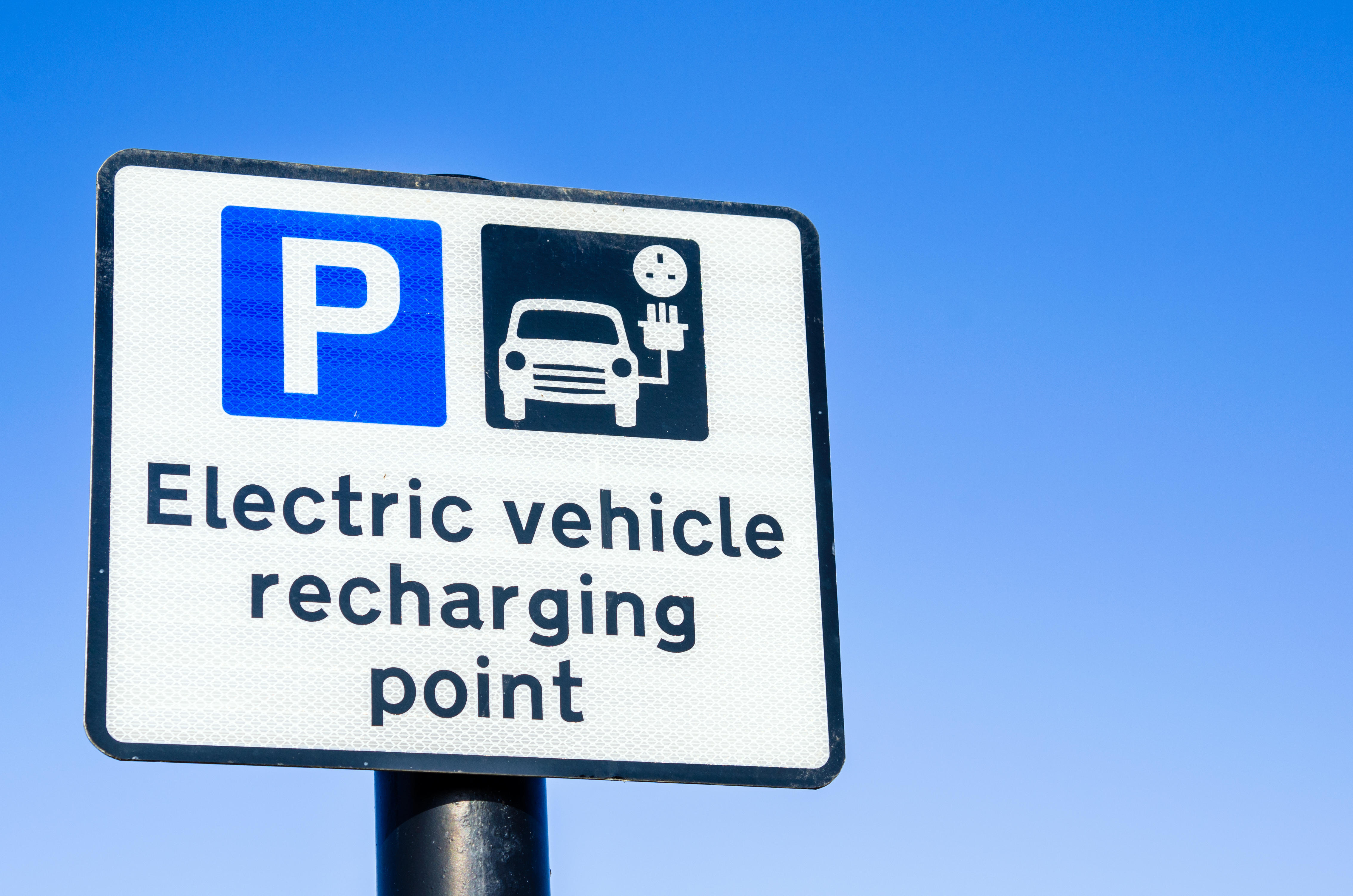 Signs for electric vehicle chargers to be fitted on motorways in England