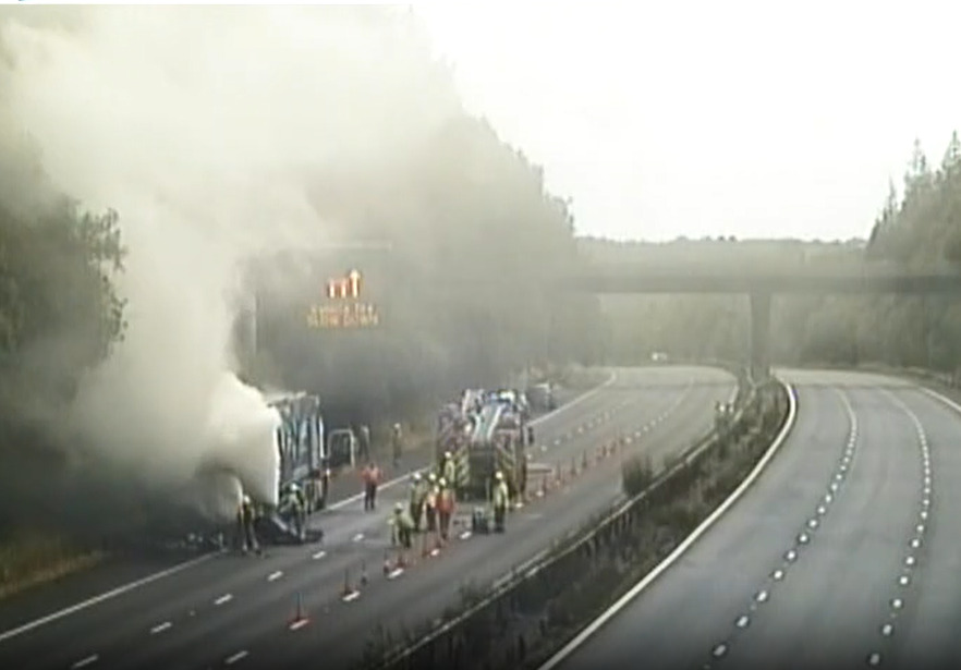 Traffic chaos after lorry fire closes M4 in Berkshire | News - Greatest ...