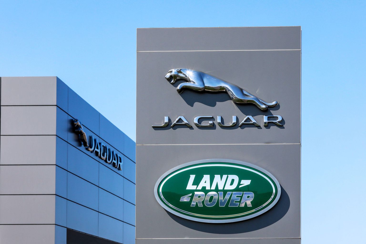 JLR to axe up to 500 UK management jobs
