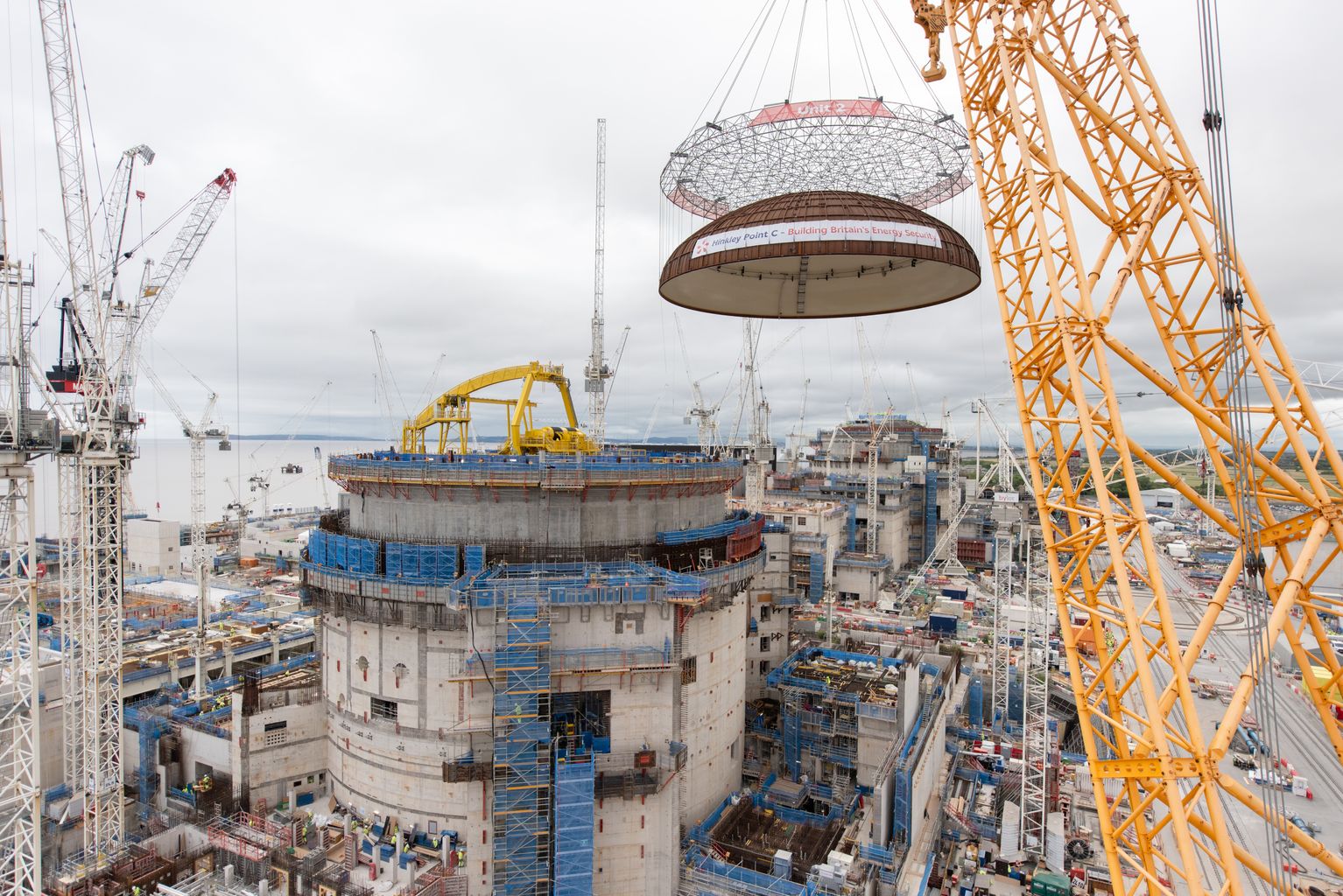 Hinkley Point C: 'Big Carl' lifts dome onto second reactor