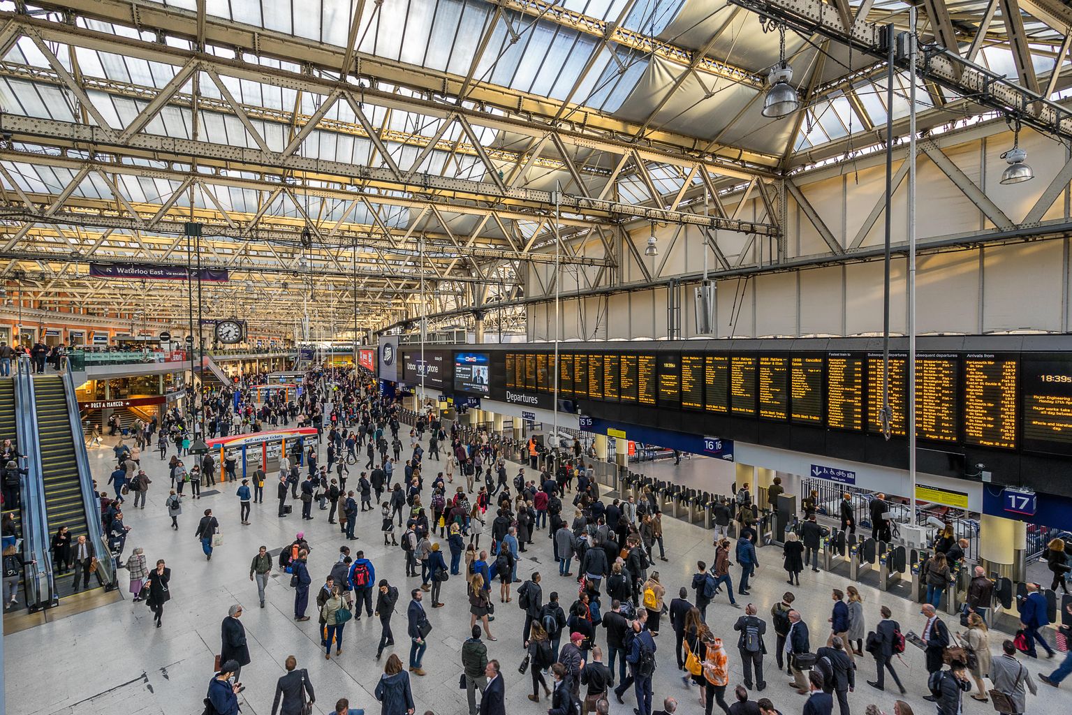 Severe disruption at London Waterloo due to signalling fault
