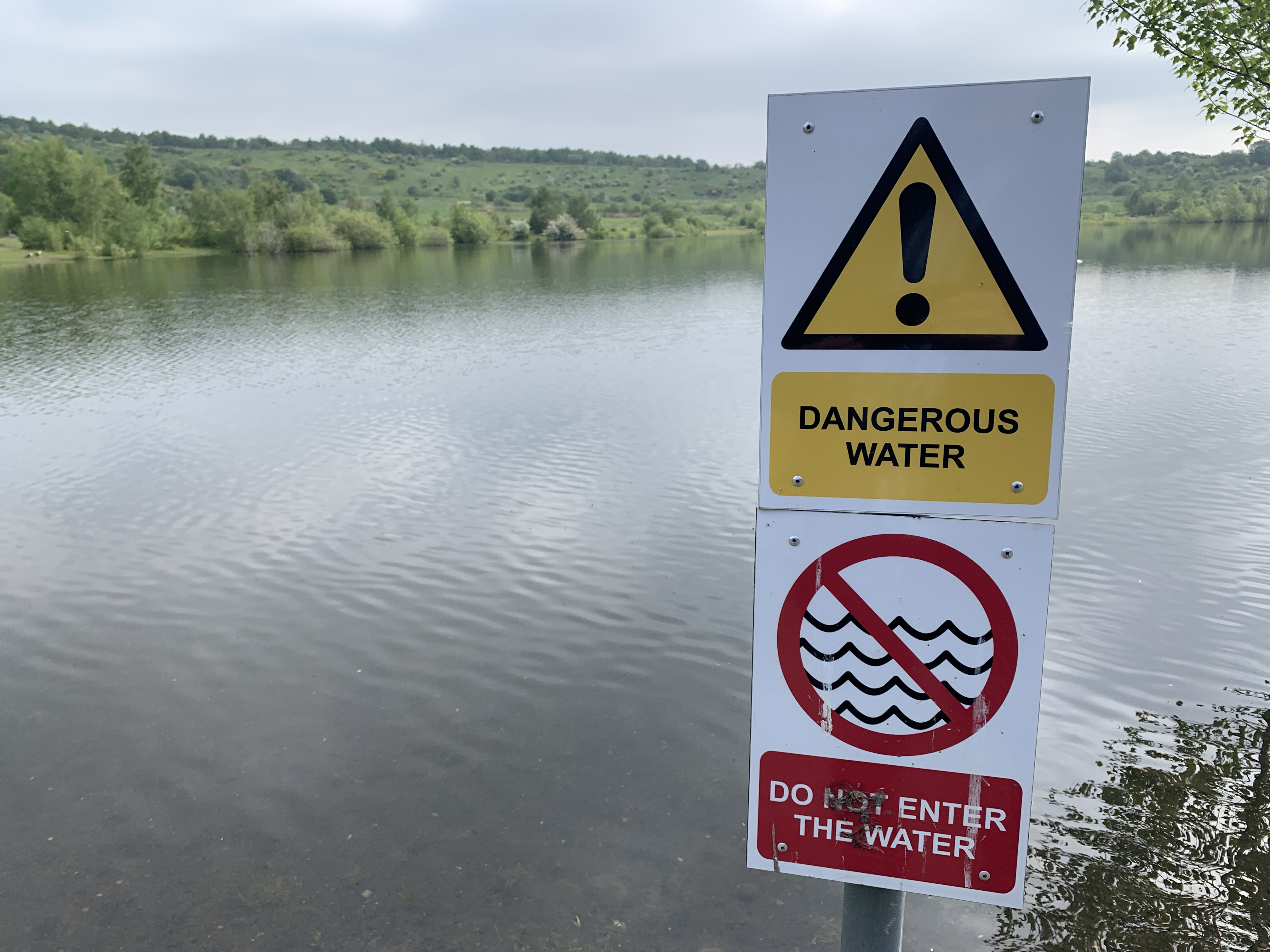 What you should do if someone gets into trouble in open water