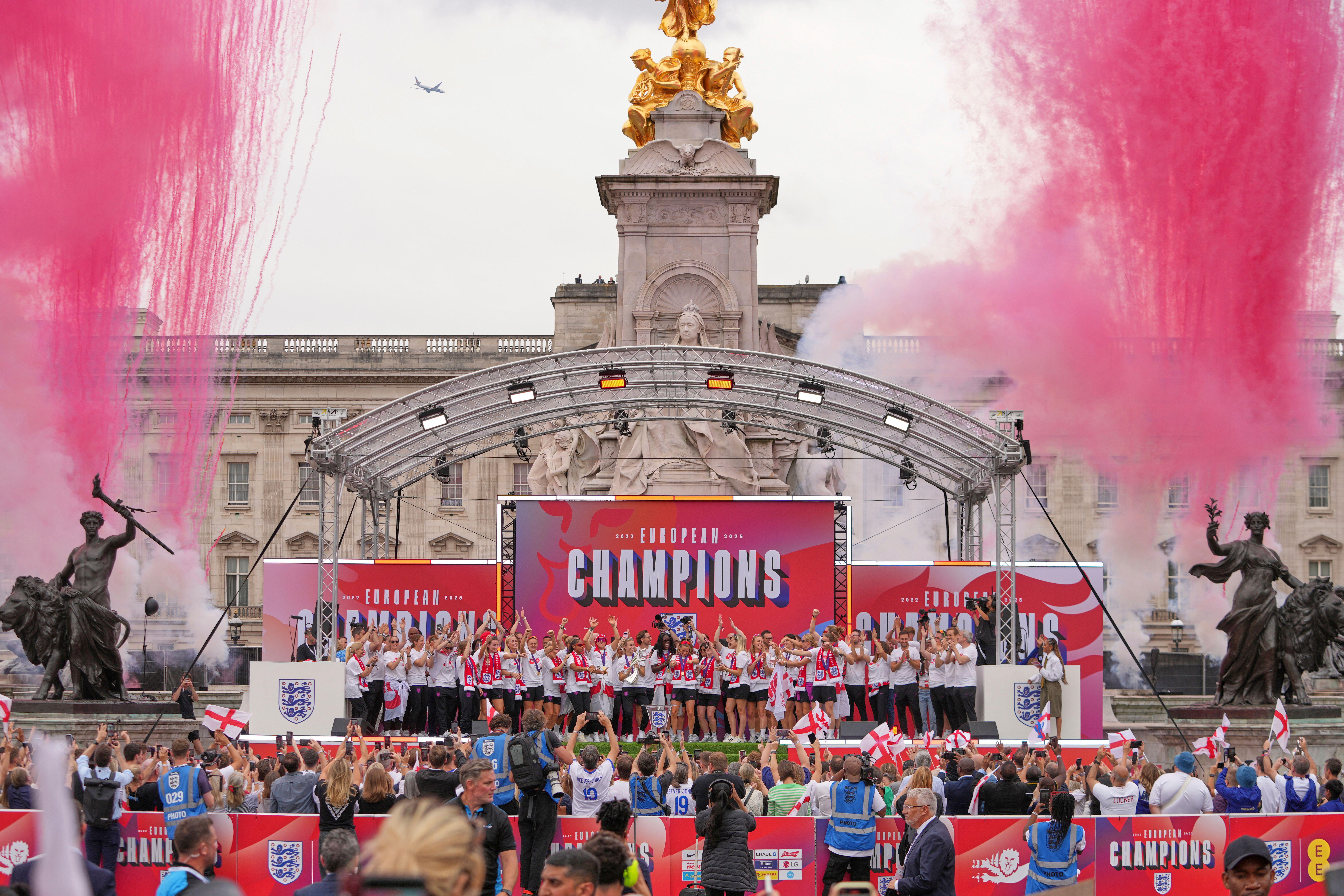 Thousands watch Lionesses lift Euros trophy at Buckingham Palace
