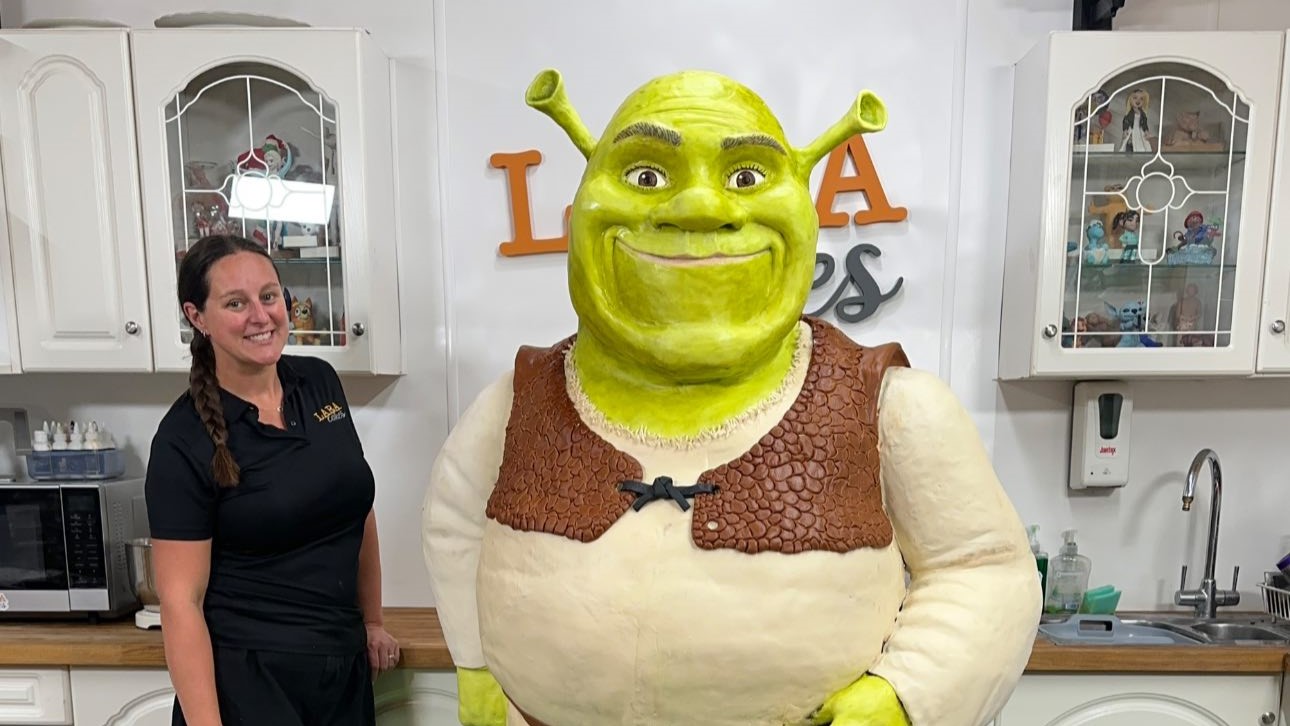 Walsall woman donates lifesize Shrek cake to local food banks