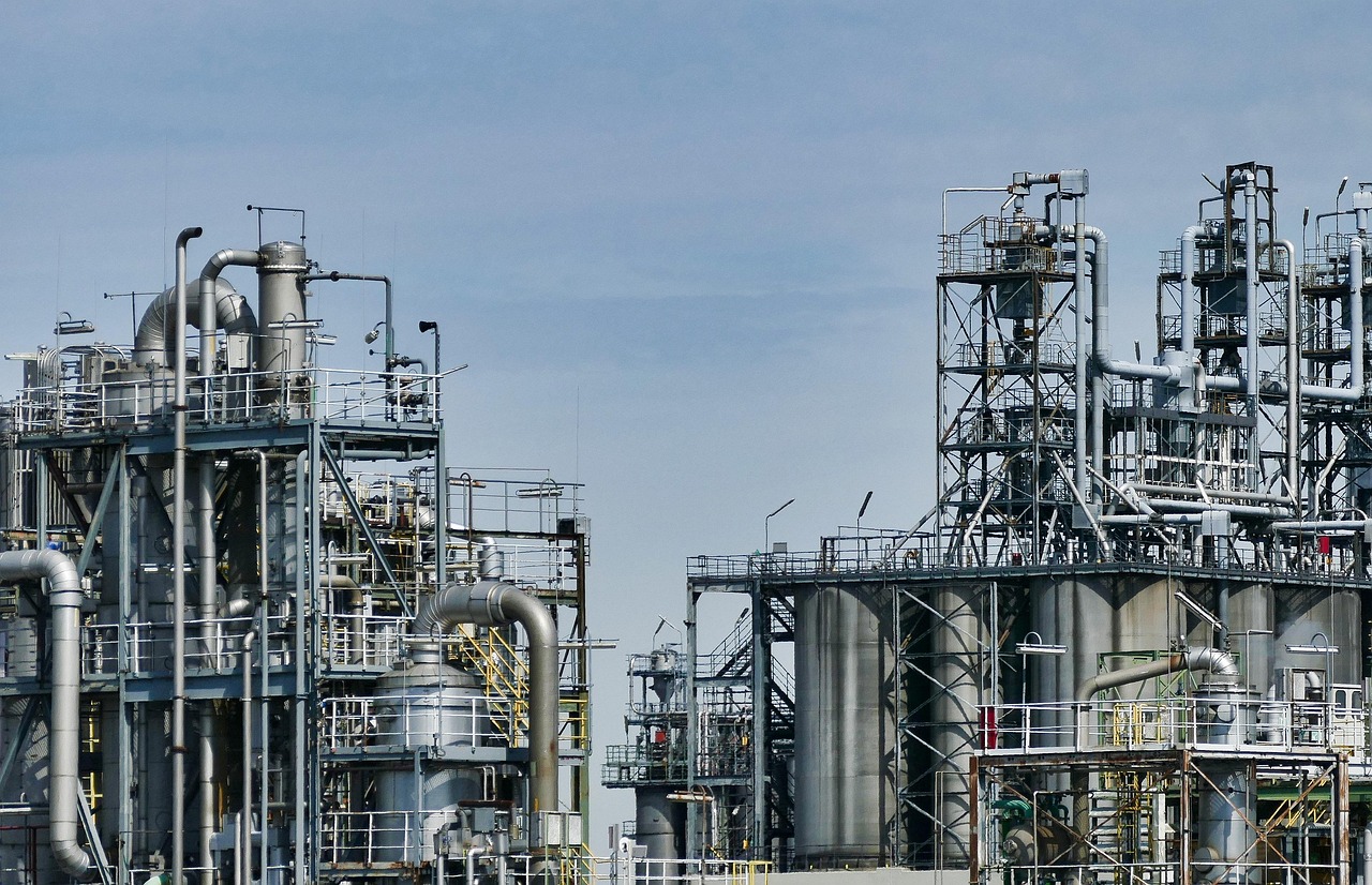 Council leaders and Greater Lincolnshire Mayor unite on Lindsey Oil ...