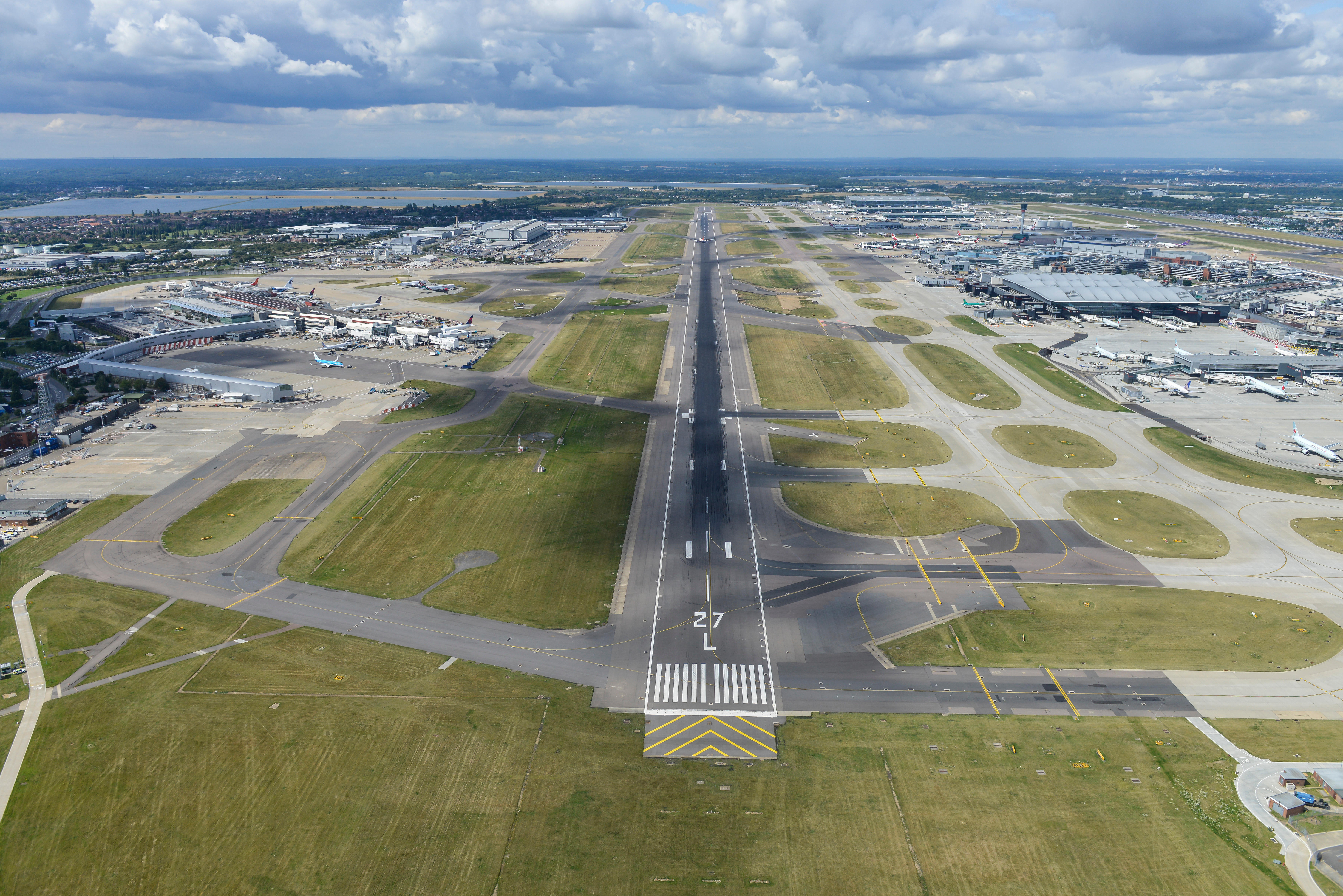 Heathrow airport announces it's plans for third runway