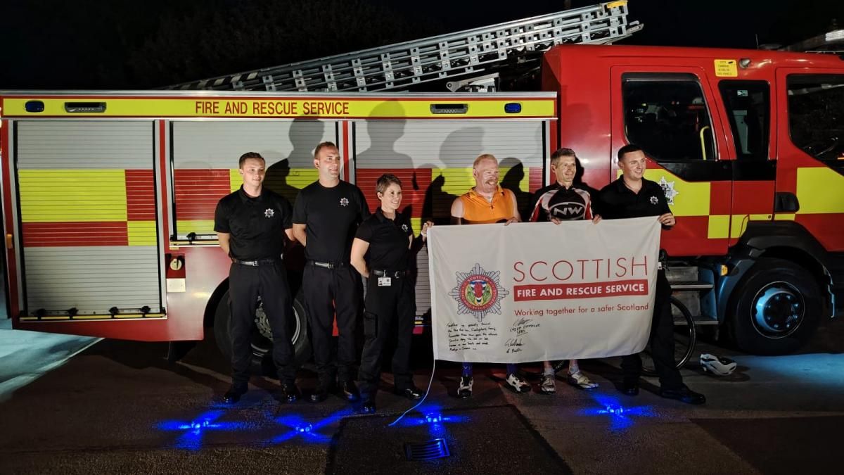 Firefighters cycle and run 700 miles in honour of Bicester fire victims ...