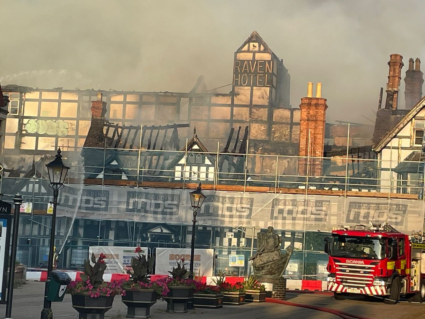 Droitwich: centuries-old Raven Hotel bursts into flames