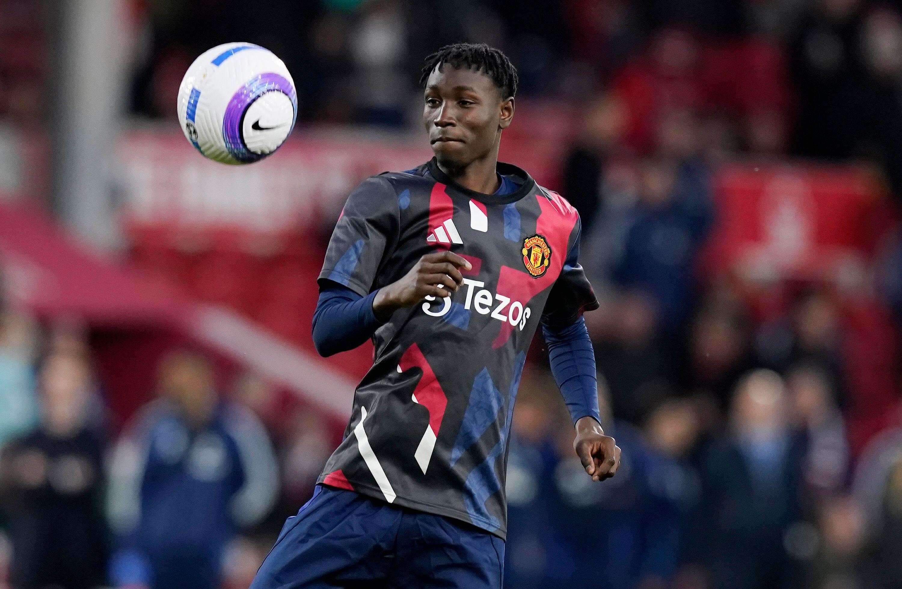 Manchester United star rushed to hospital following on-pitch injury