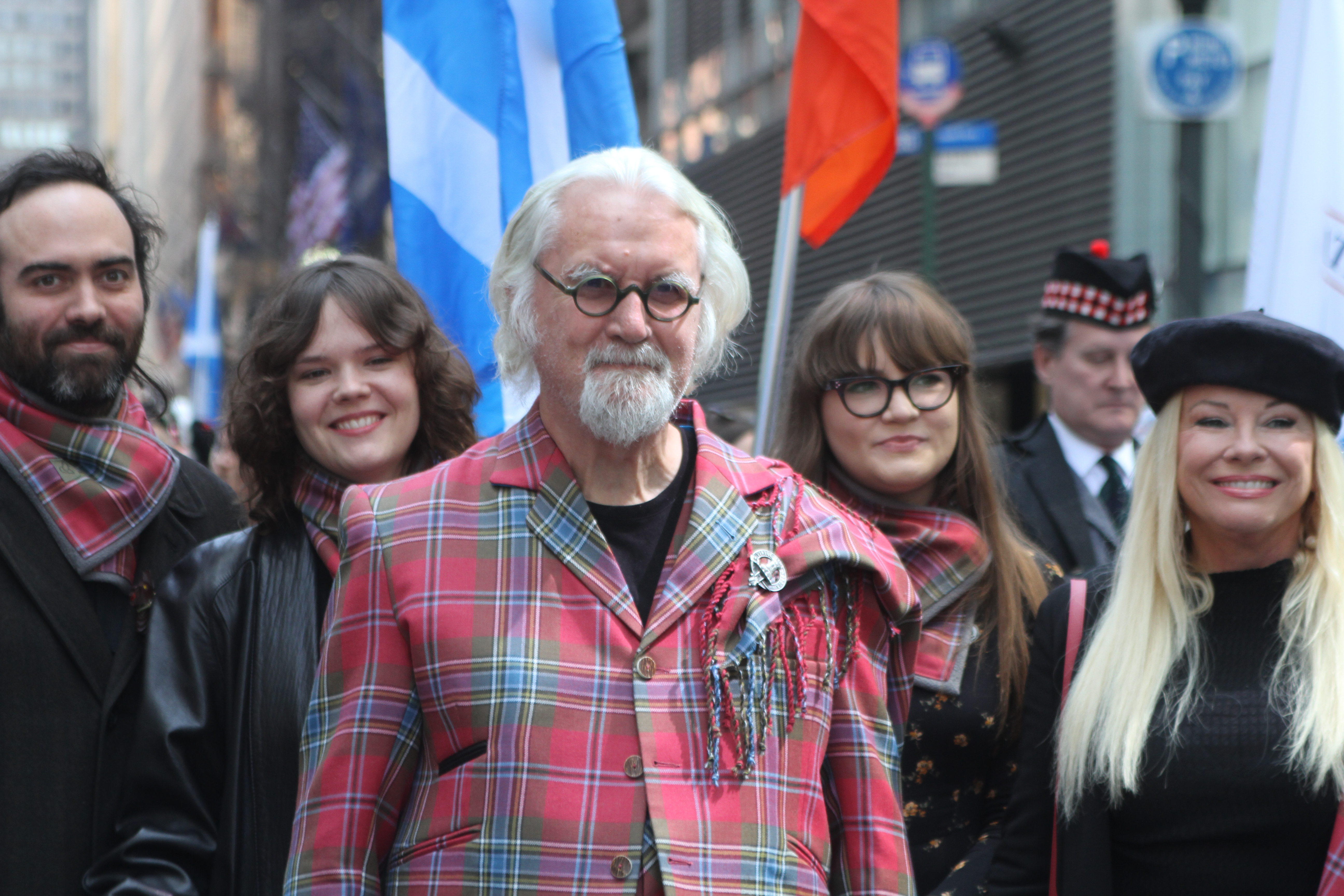 Sir Billy Connolly warns fans of scammers impersonating him online