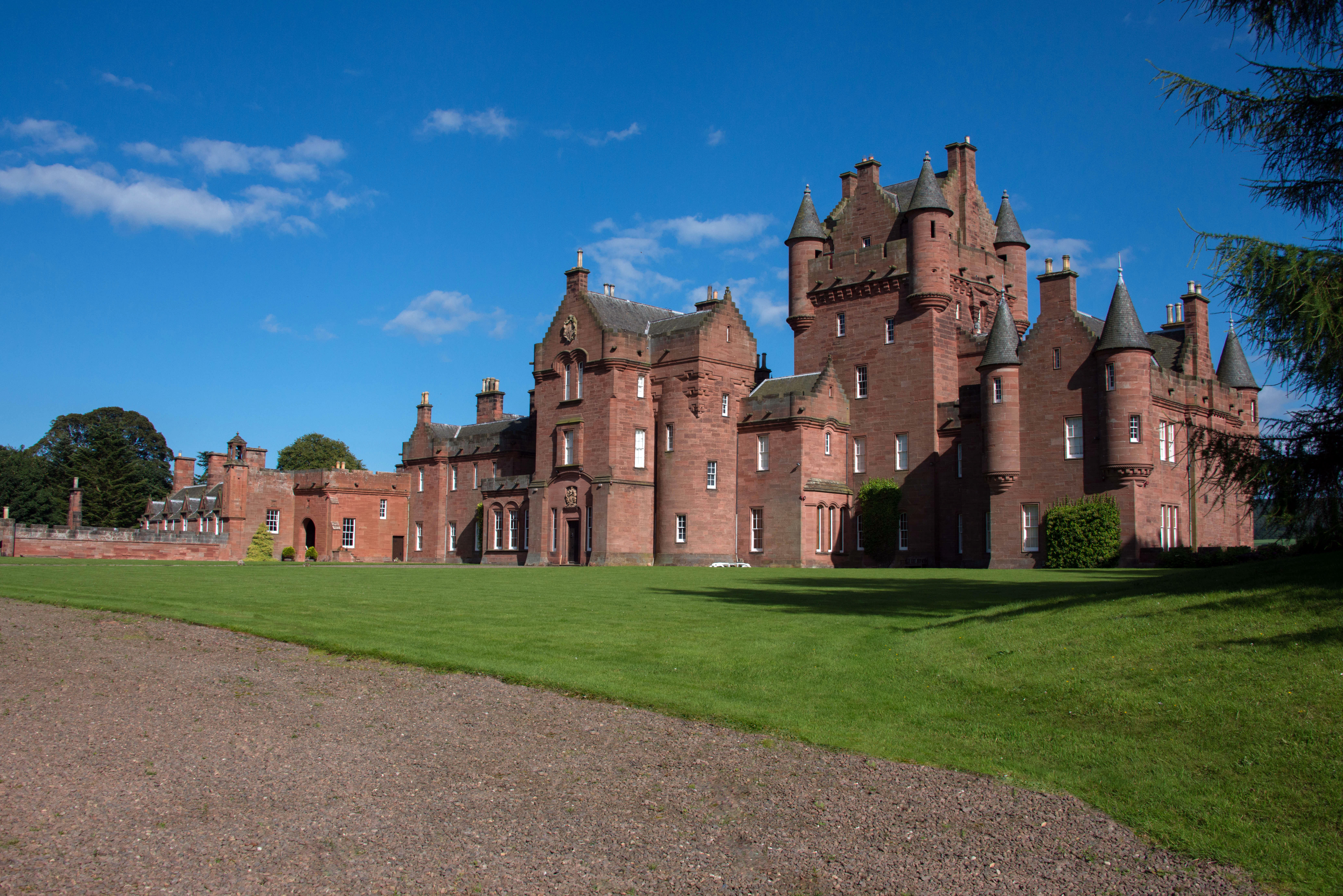 Berwickshire: 'Fairytale castle' with its own private railway put up ...
