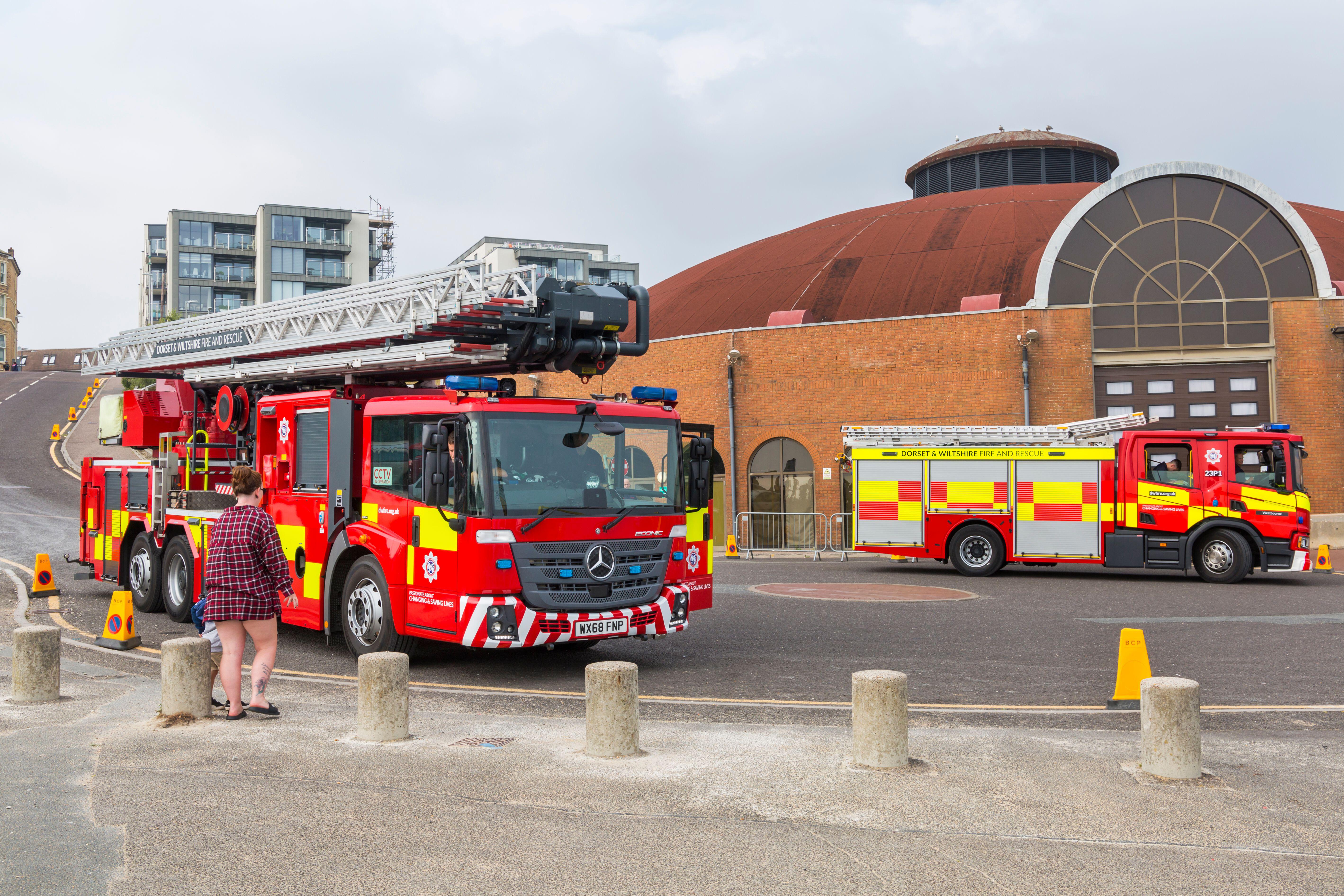 Fire crews takle commercial fire in Bournemouth | News - Hits Radio