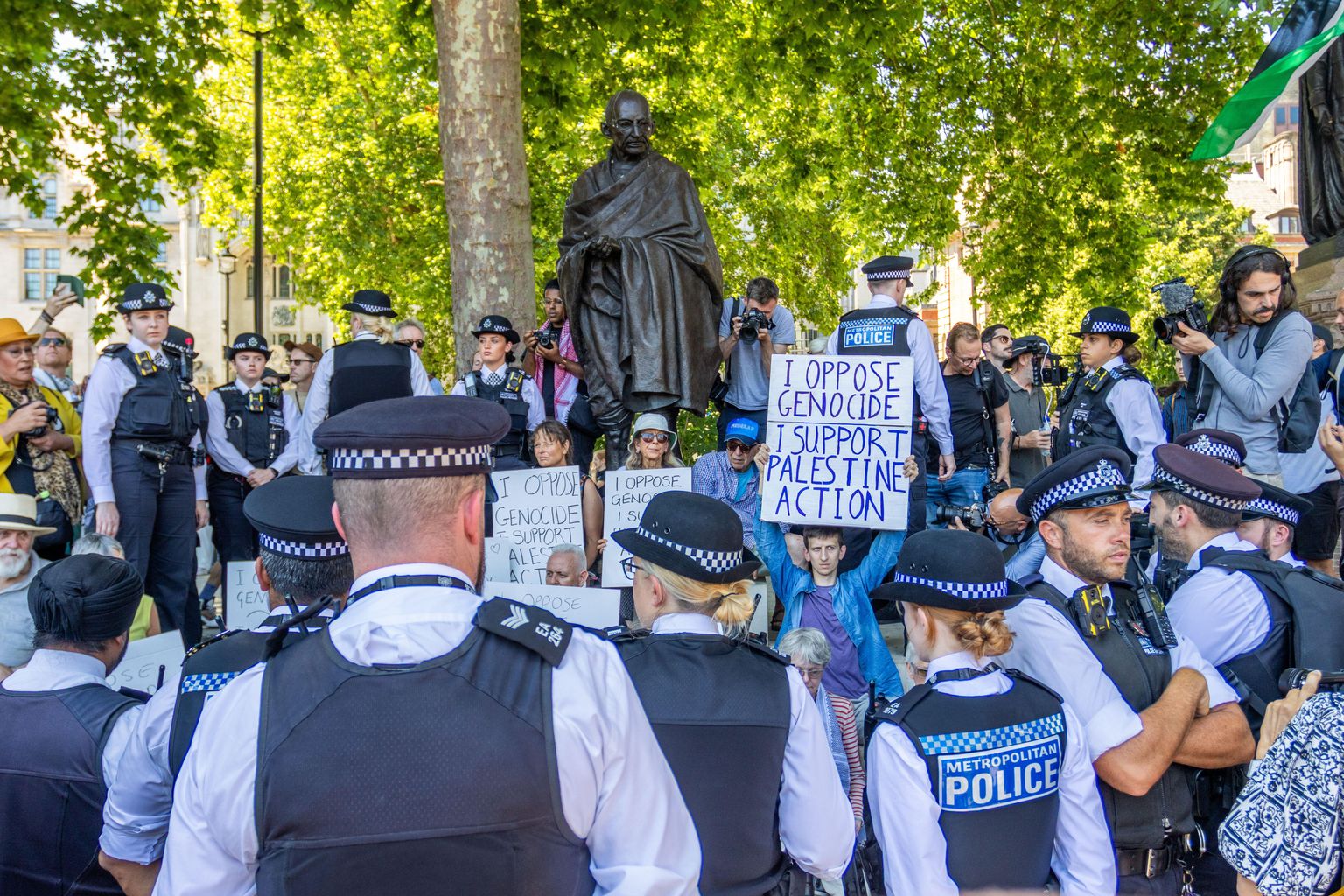 Exclusive: Thames Valley Police officers help deal with Palestine ...