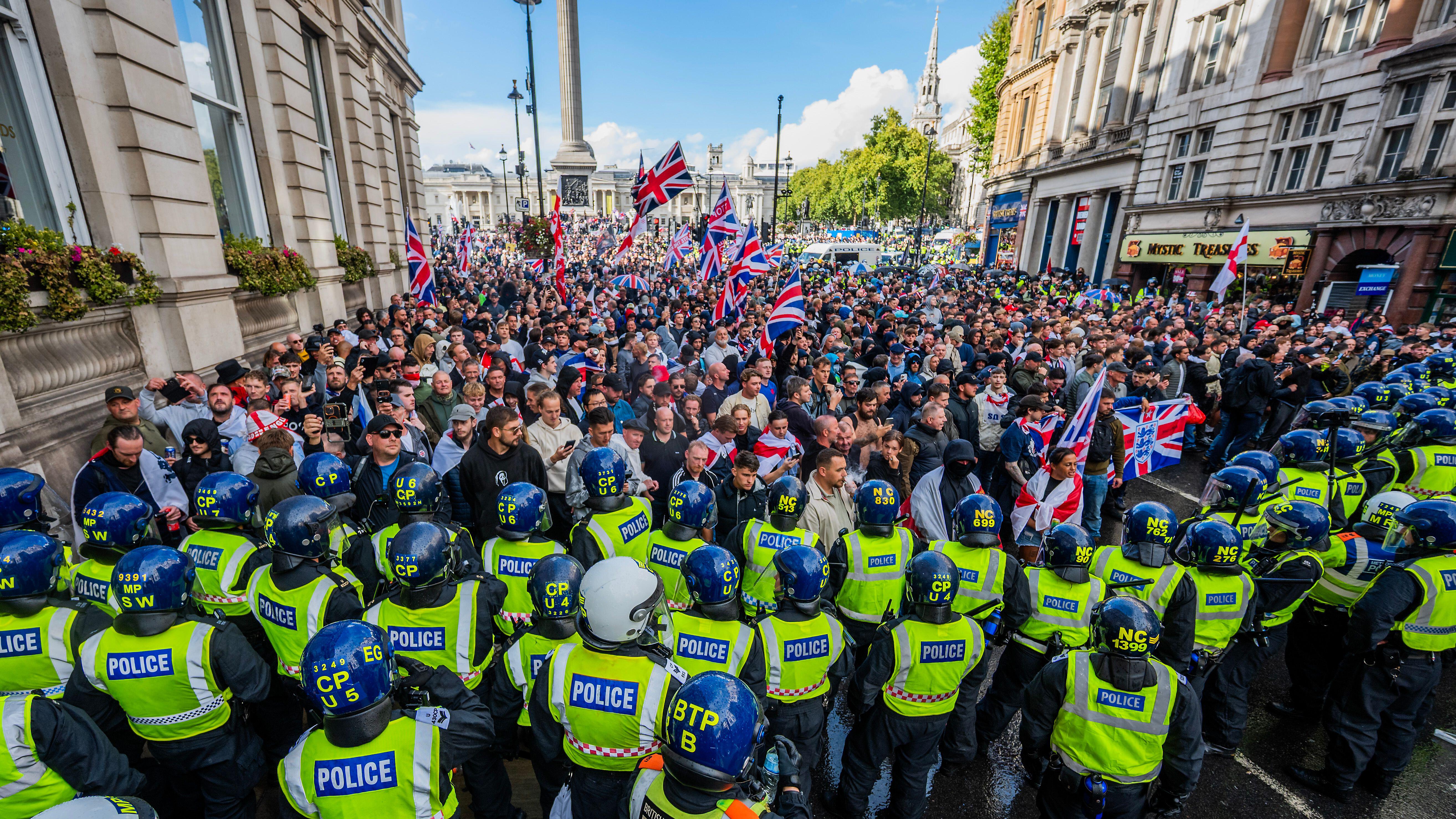 26 police officers injured as thousands protest in London | News - Hits ...