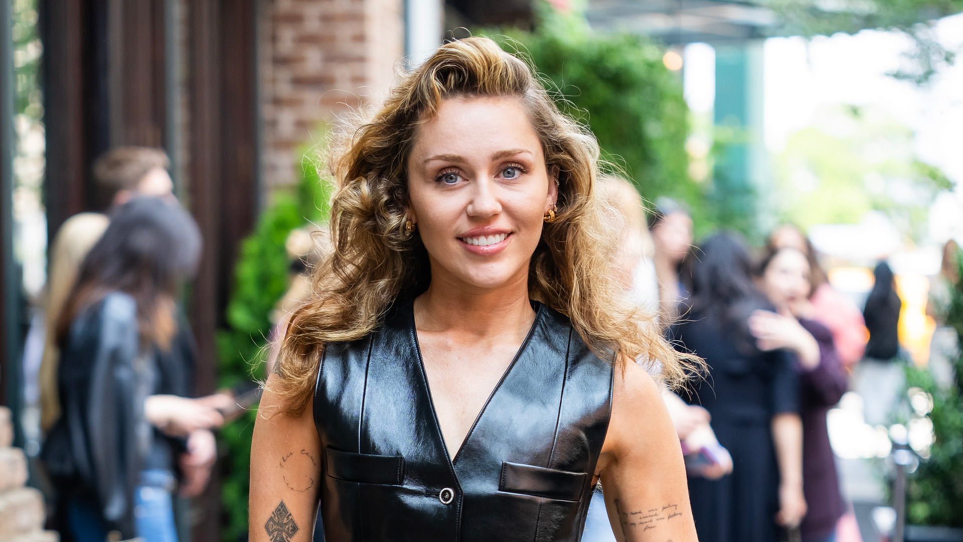 Miley Cyrus confirms release date for new song 'Secrets'