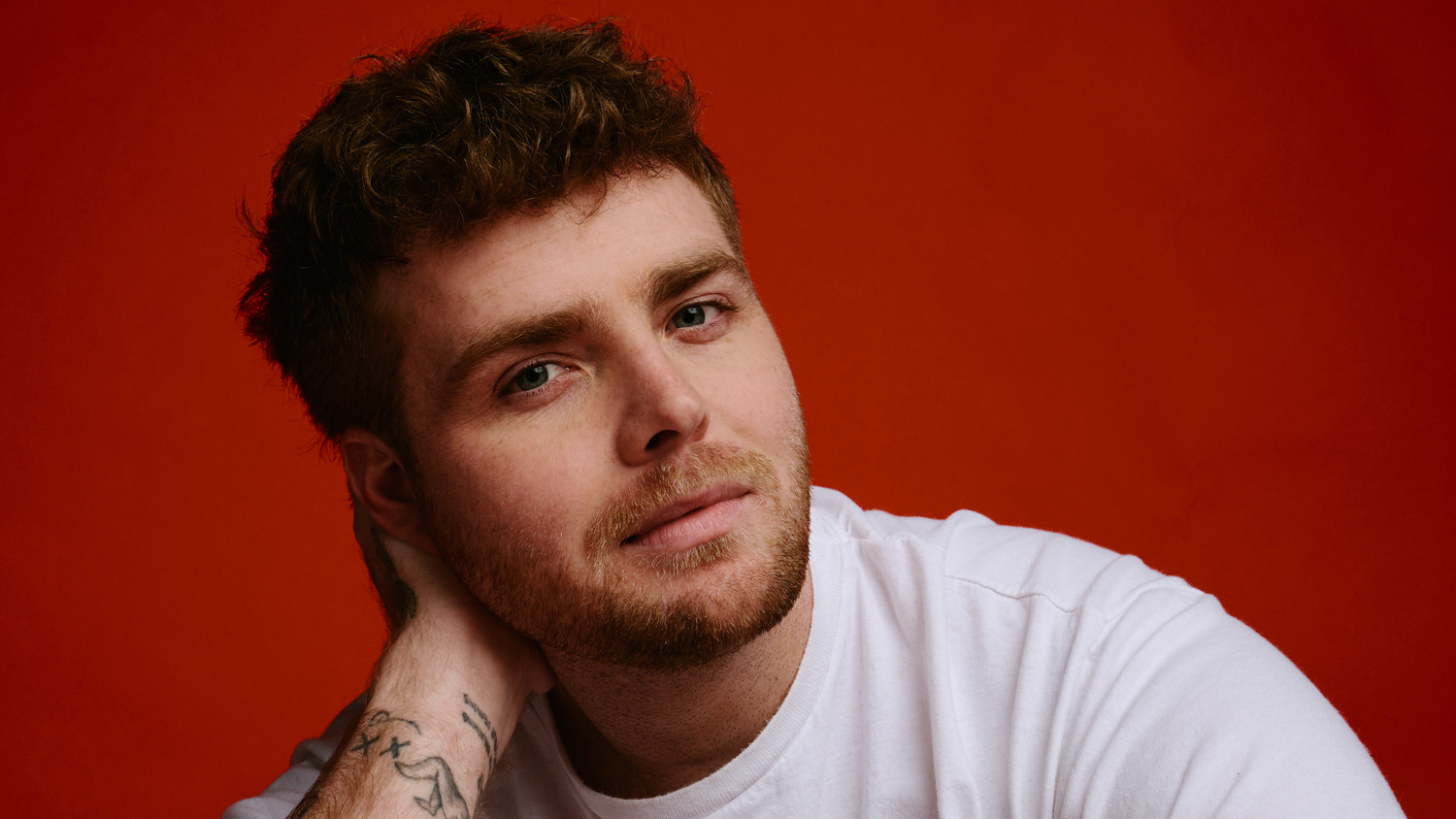 Alex Warren announces 'Little Orphan Alex Live' for 2026