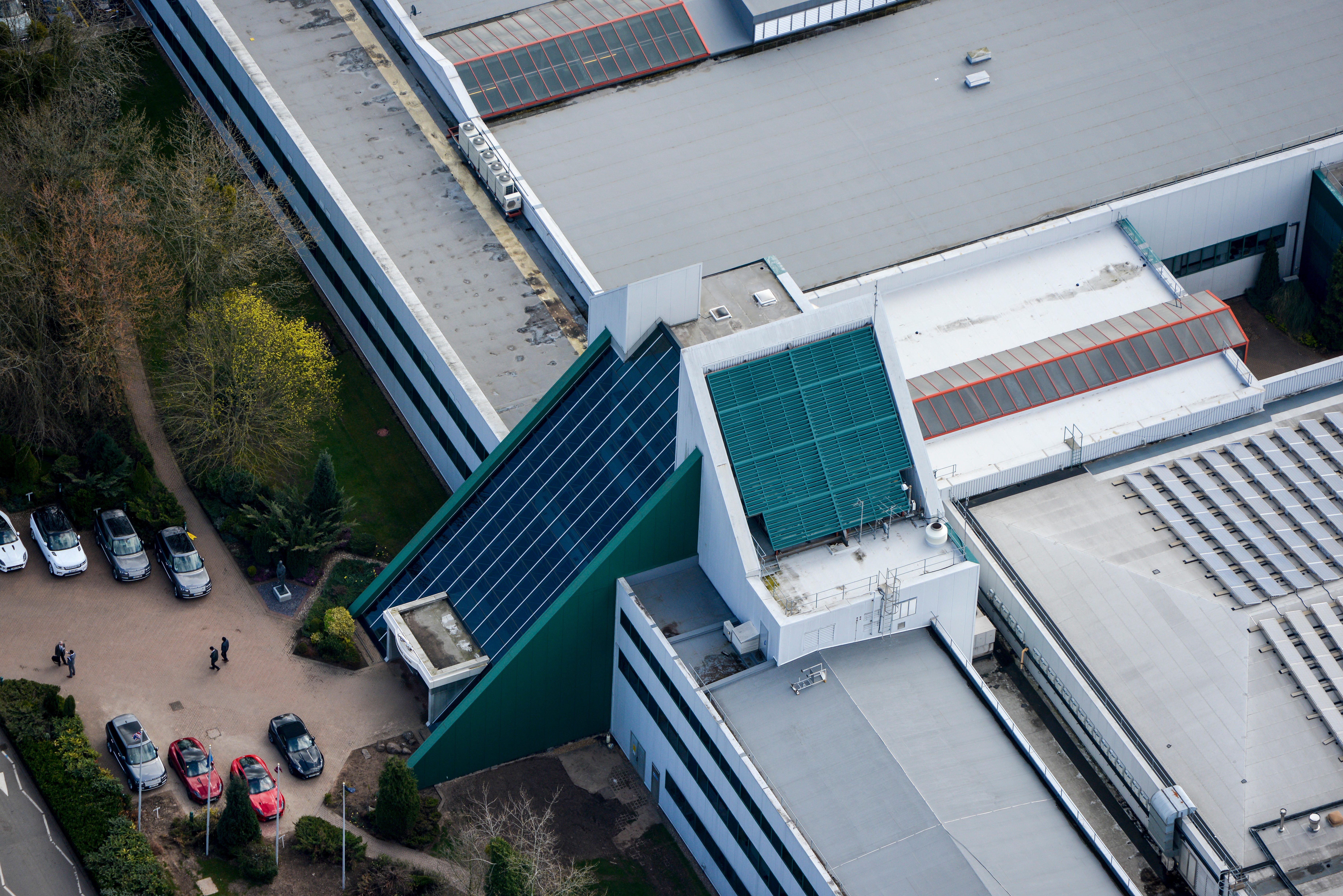 Business secretary visits JLR as shutdown continues | News - Downtown ...