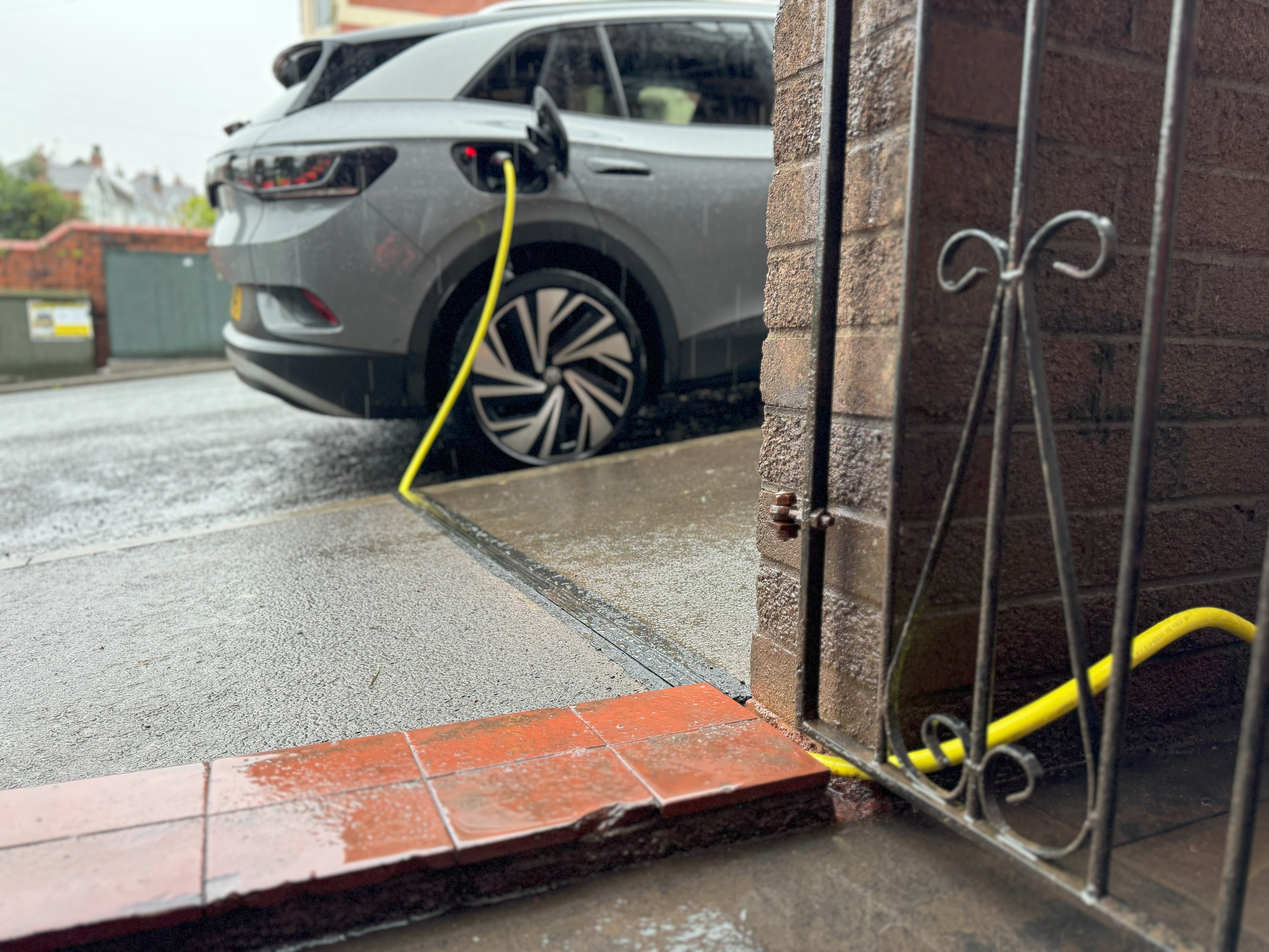 Pavement EV charging trial to be launched in Leeds | News - Greatest ...
