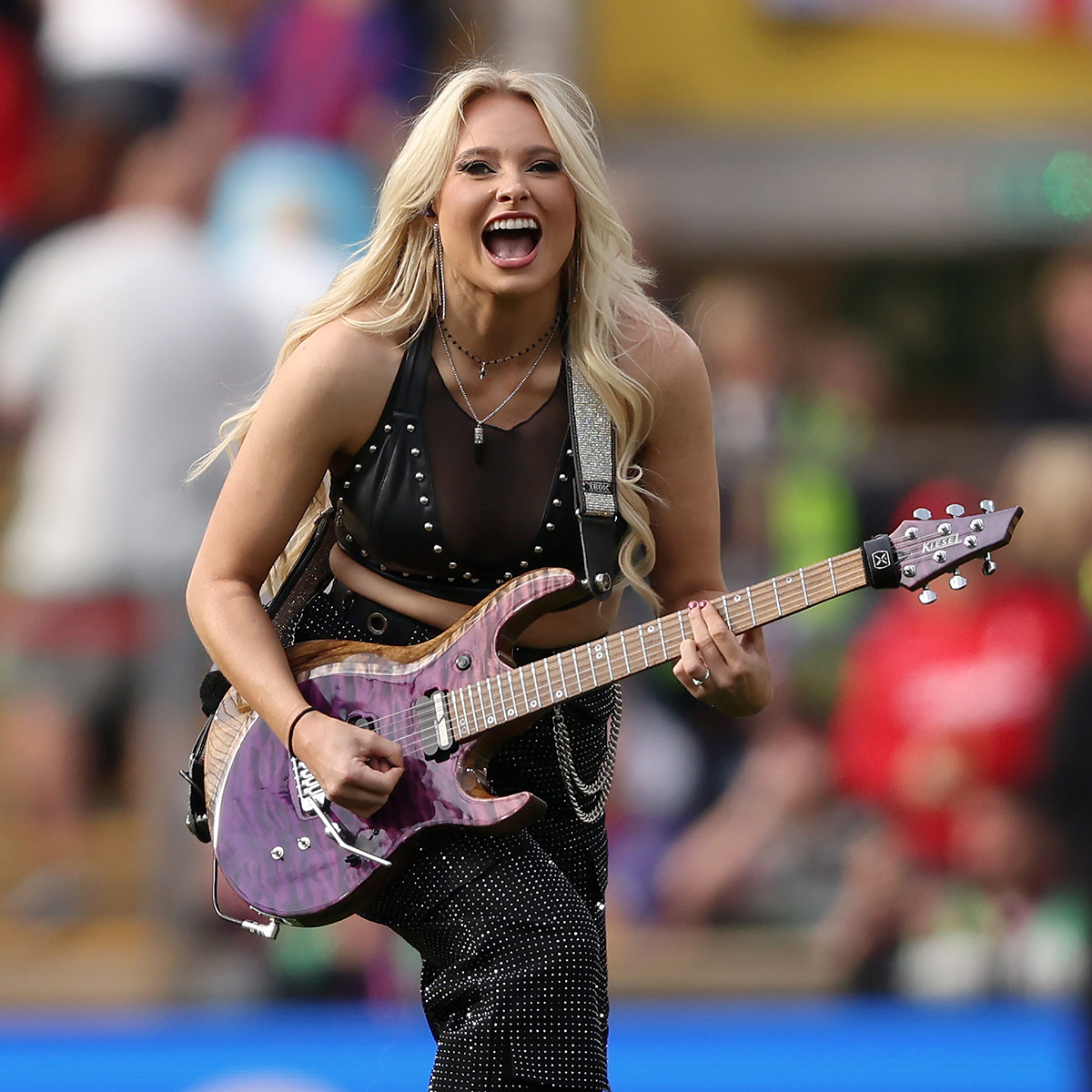 Watch Sophie Lloyd shred Bon Jovi at Women's Rugby World Cup final