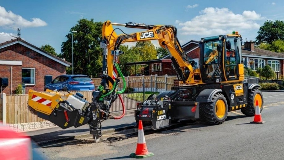 New pothole mending tech to be trialled in Leeds | News - Hits Radio ...
