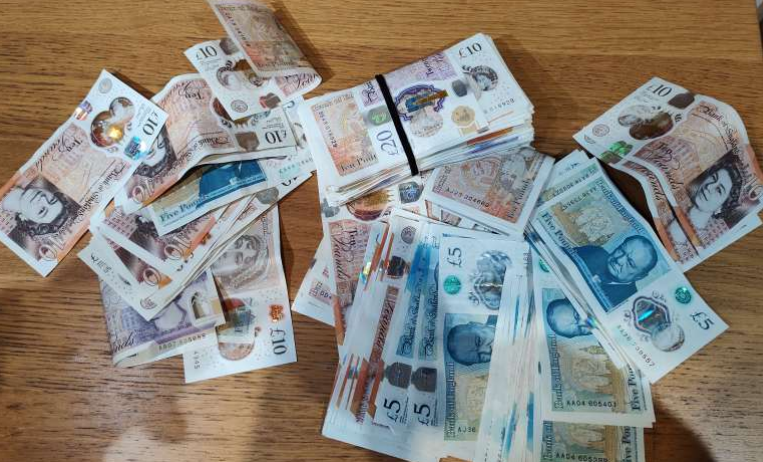 Three arrested after cash, drugs and weapons seized in Stockport | News ...