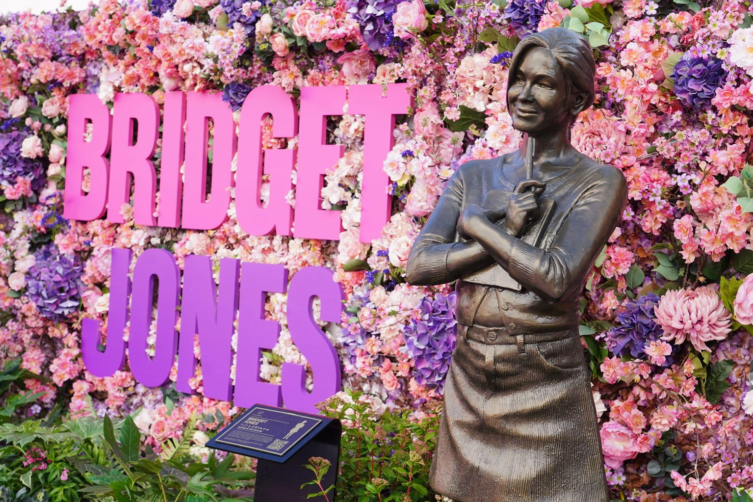 Statue of Bridget Jones unveiled in London's Leicester Square | News ...