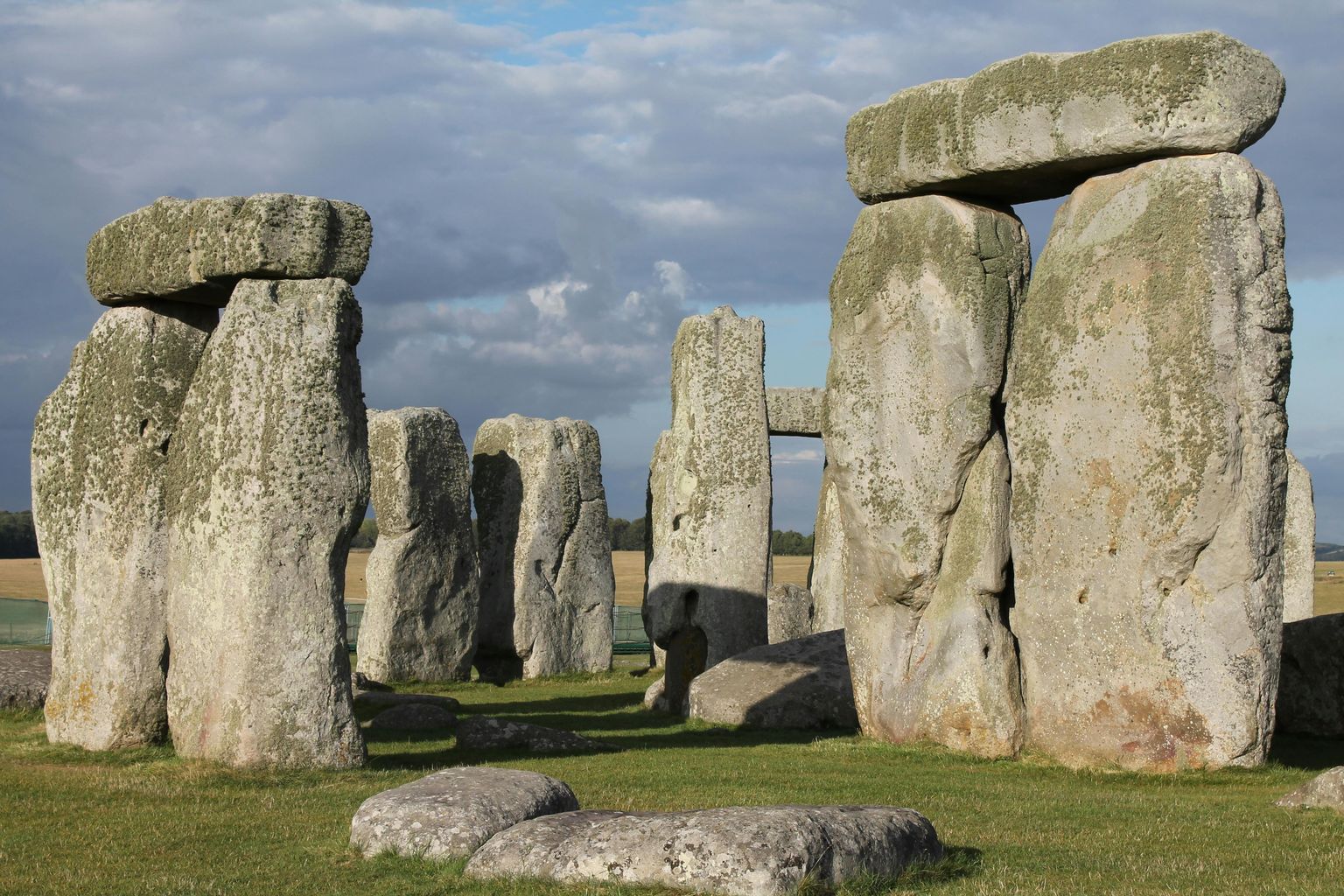 Neolithic pit circle uncovered near Stonehenge