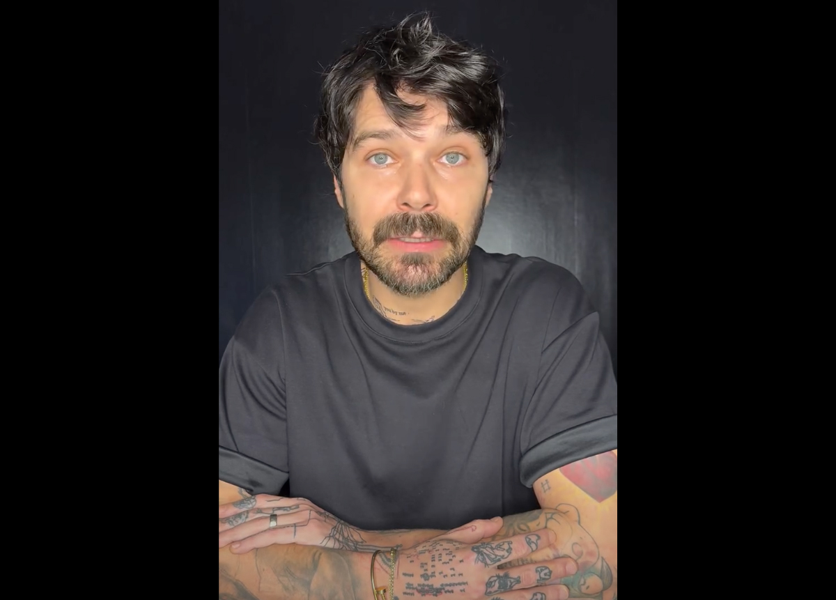 'Angry' and 'embarrassed' Biffy Clyro break bad news to fans