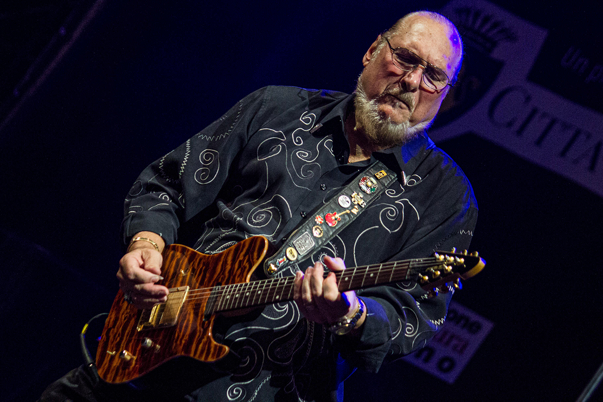 Guitar great Steve Cropper dies aged 84