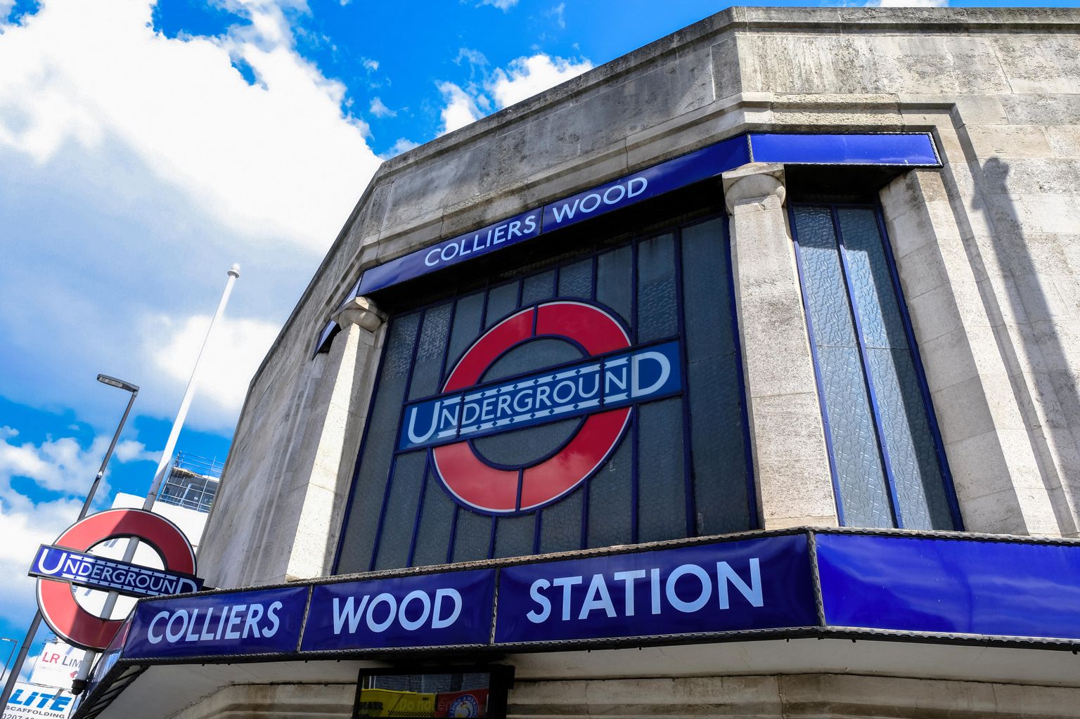 Police called to reports of knife fight outside Underground station ...