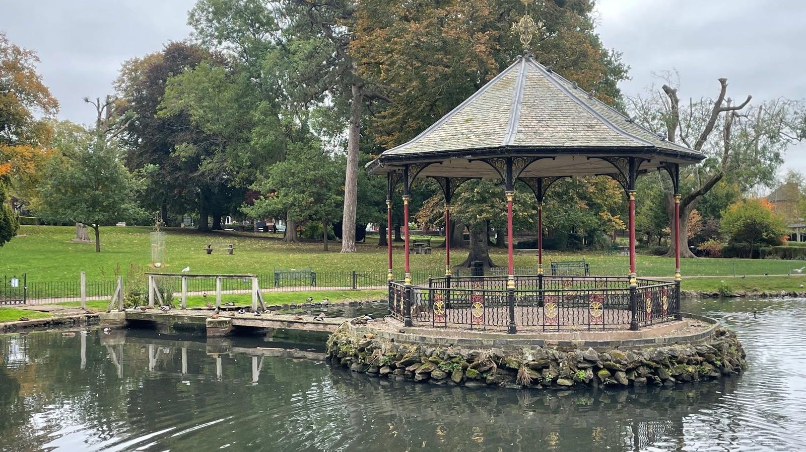 'Relief' to see plans backed to restore a Worcester park's bandstand ...