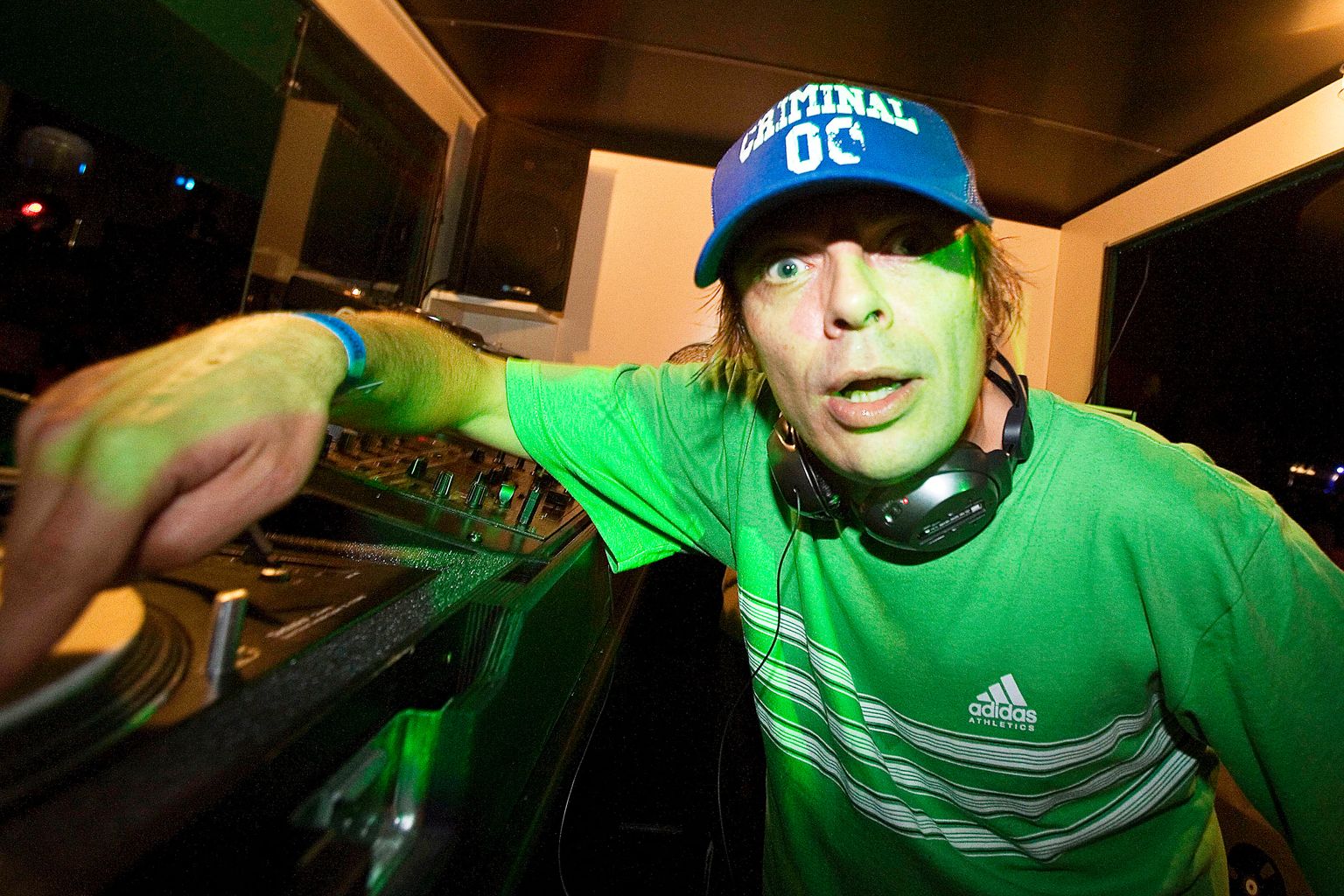 Tributes as Manchester pays respects to iconic bassist Mani