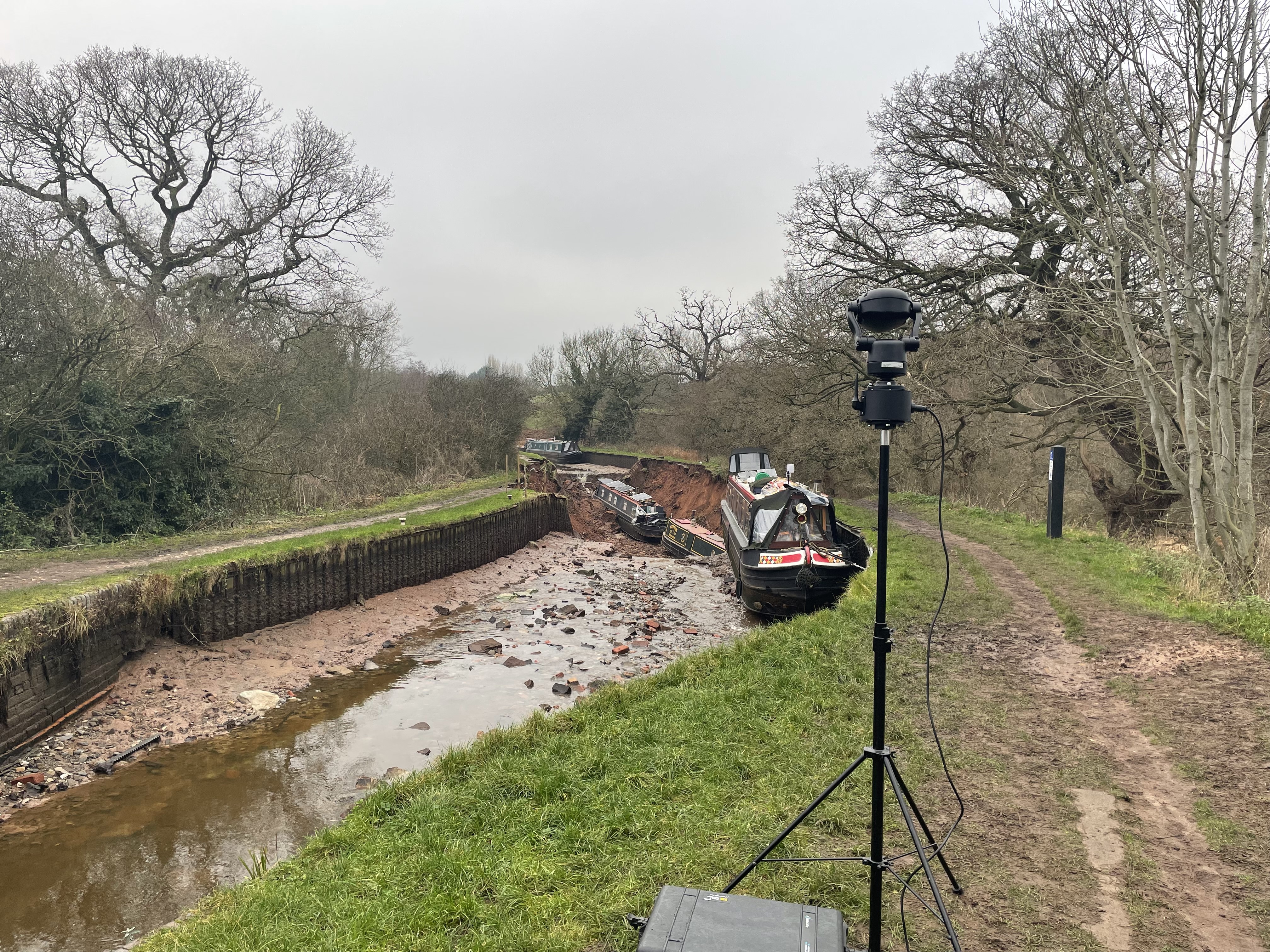 Witnesses tell of watching boats fall into sinkhole in Shropshire ...