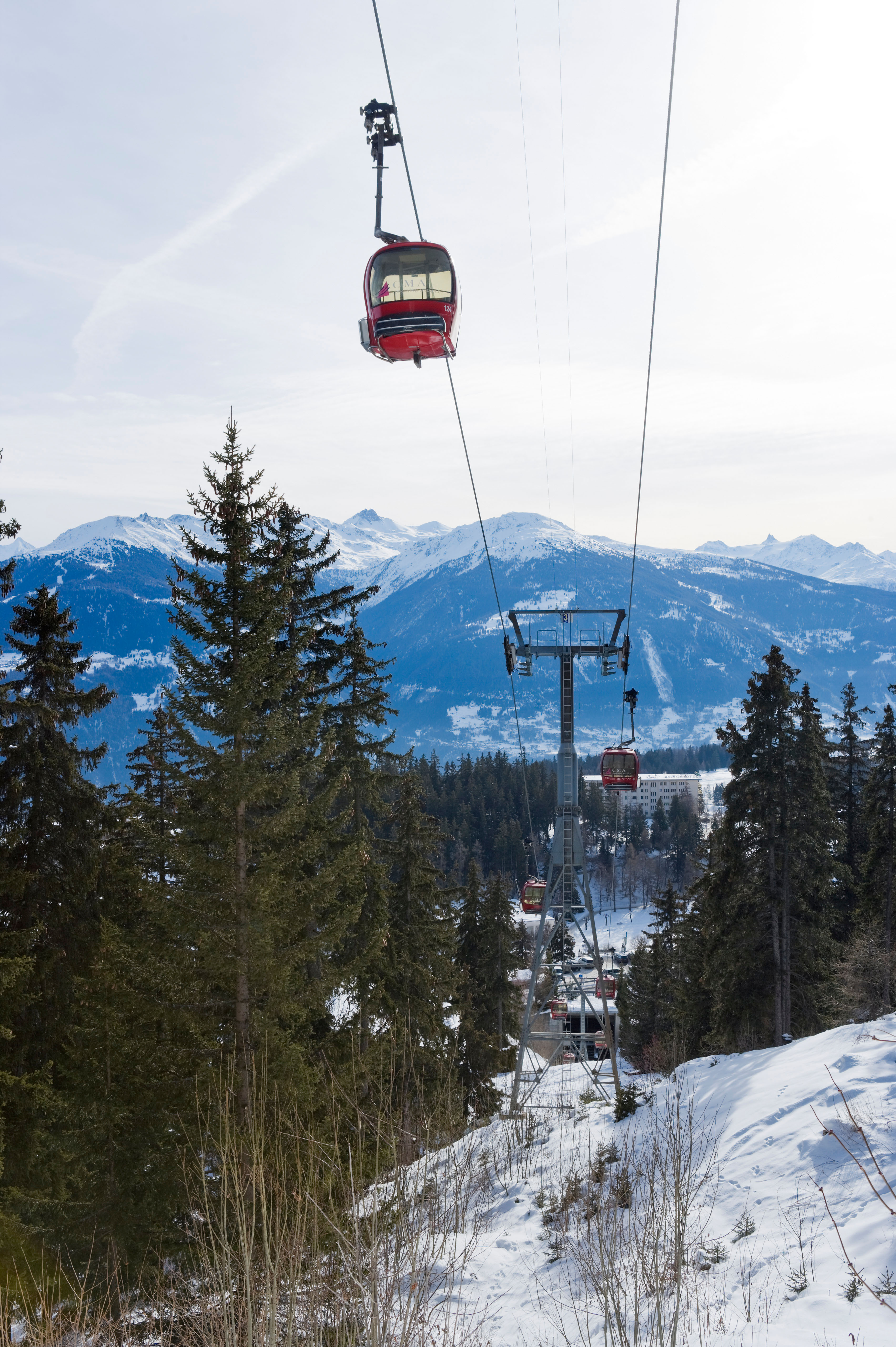 At least 10 people have died after fire at ski resort in Switzerland ...